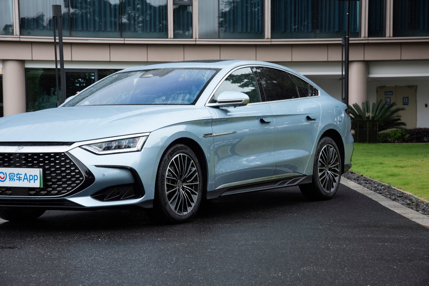 【汉DM-i 冠军版 1.5T 121km 前驱尊享型外观细节图片-汽车图片大全】-易车