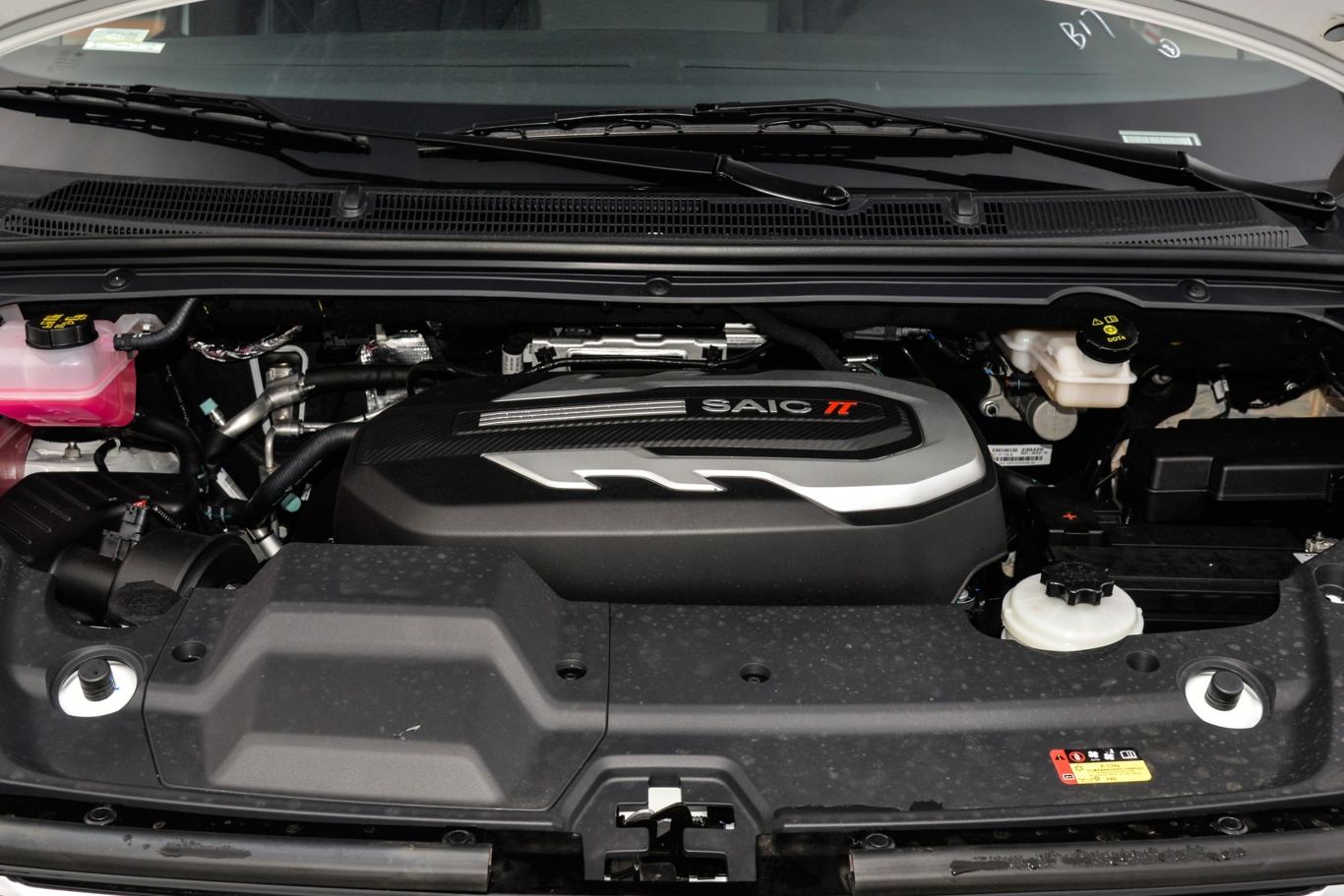 【大通G20改款 ES 2.0T 手动超值版 9座 柴油发动机特写图片-汽车图片大全】-易车