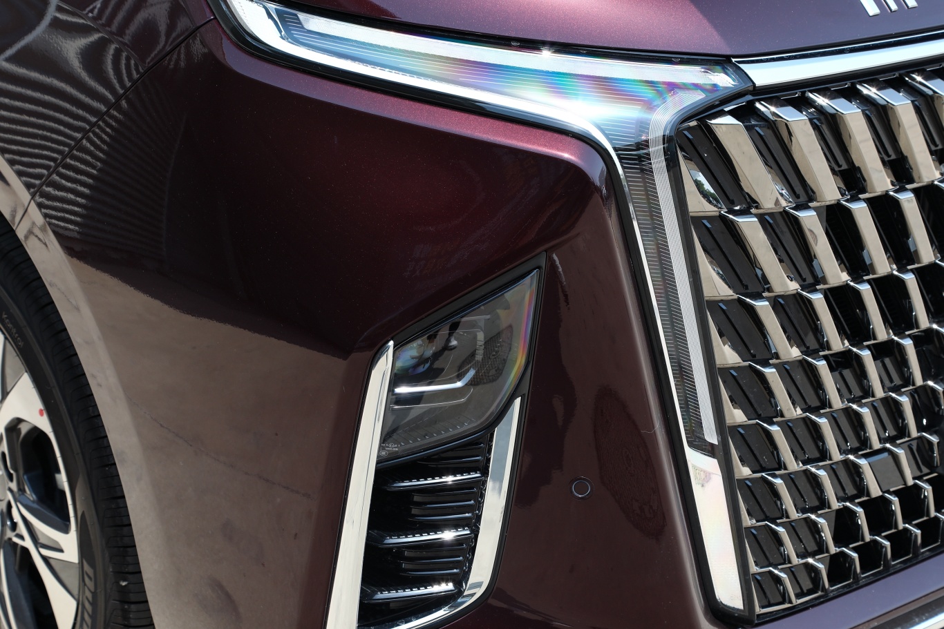 【大通G902.0T 星河版 7座大灯侧45度俯拍图片-汽车图片大全】-易车