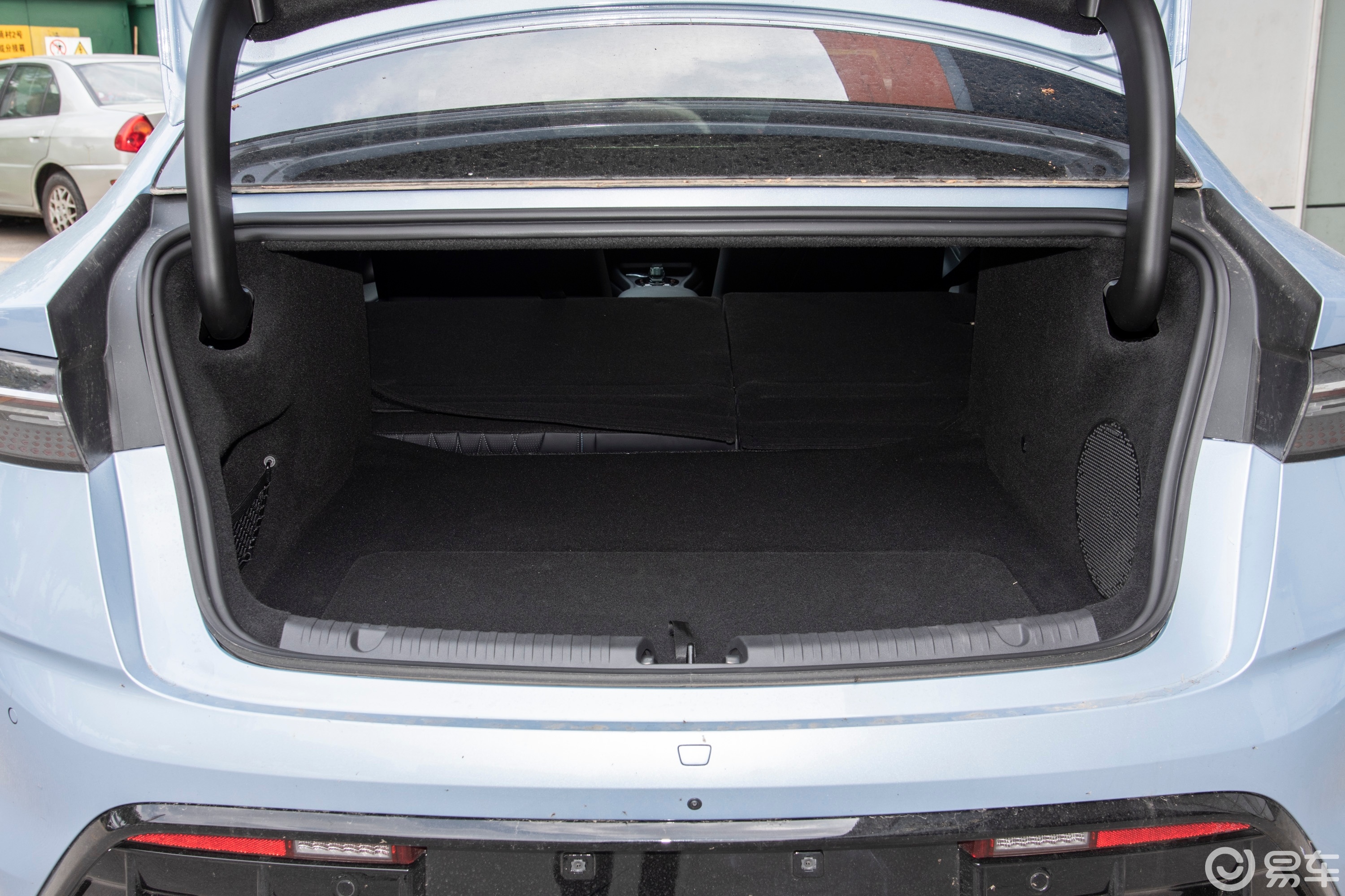 【海豹冠军版 EV 700km 后驱尊贵版后备厢图片-汽车图片大全】-易车