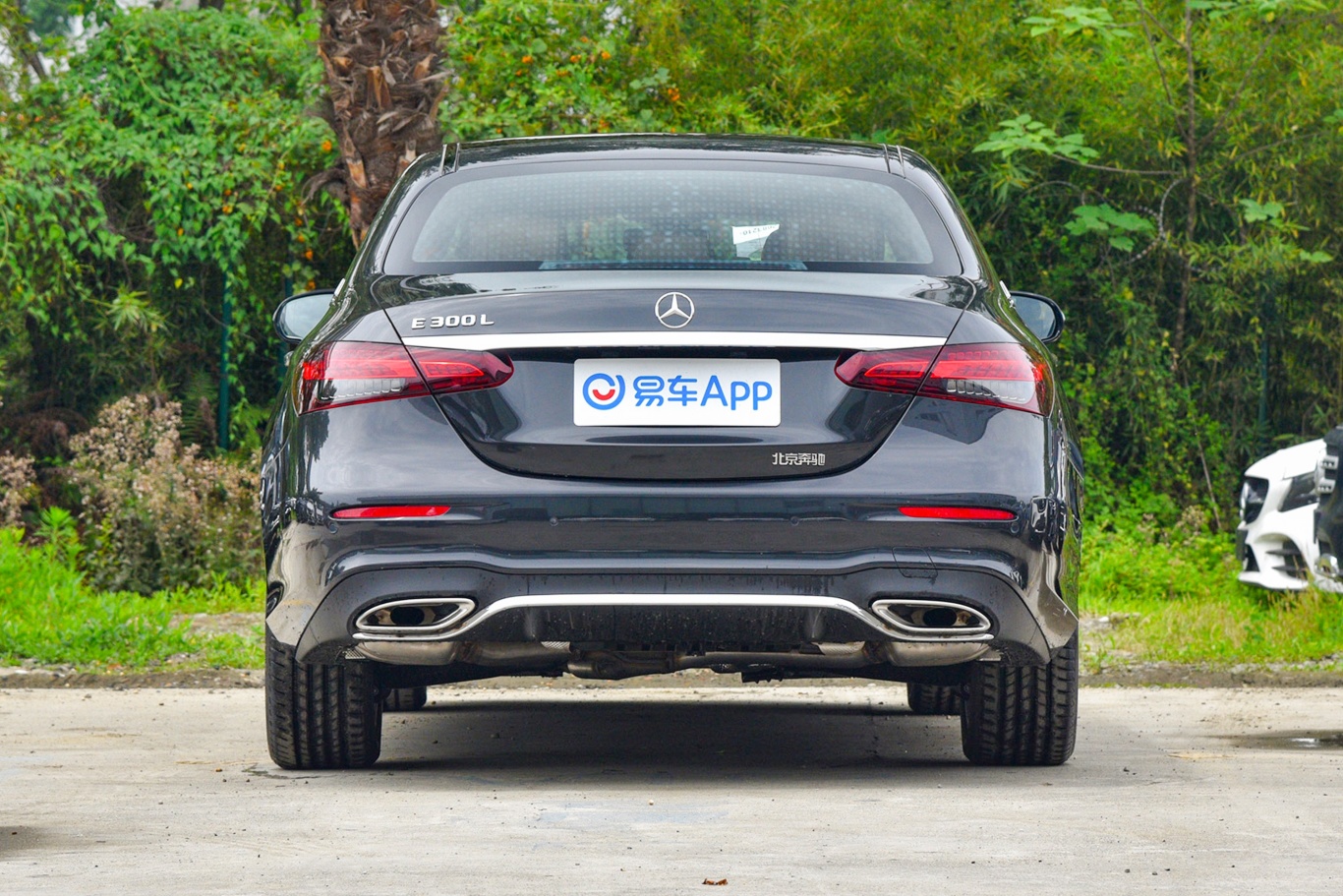 【奔驰E级改款 E 300 L 运动豪华型正后水平图片-汽车图片大全】-易车