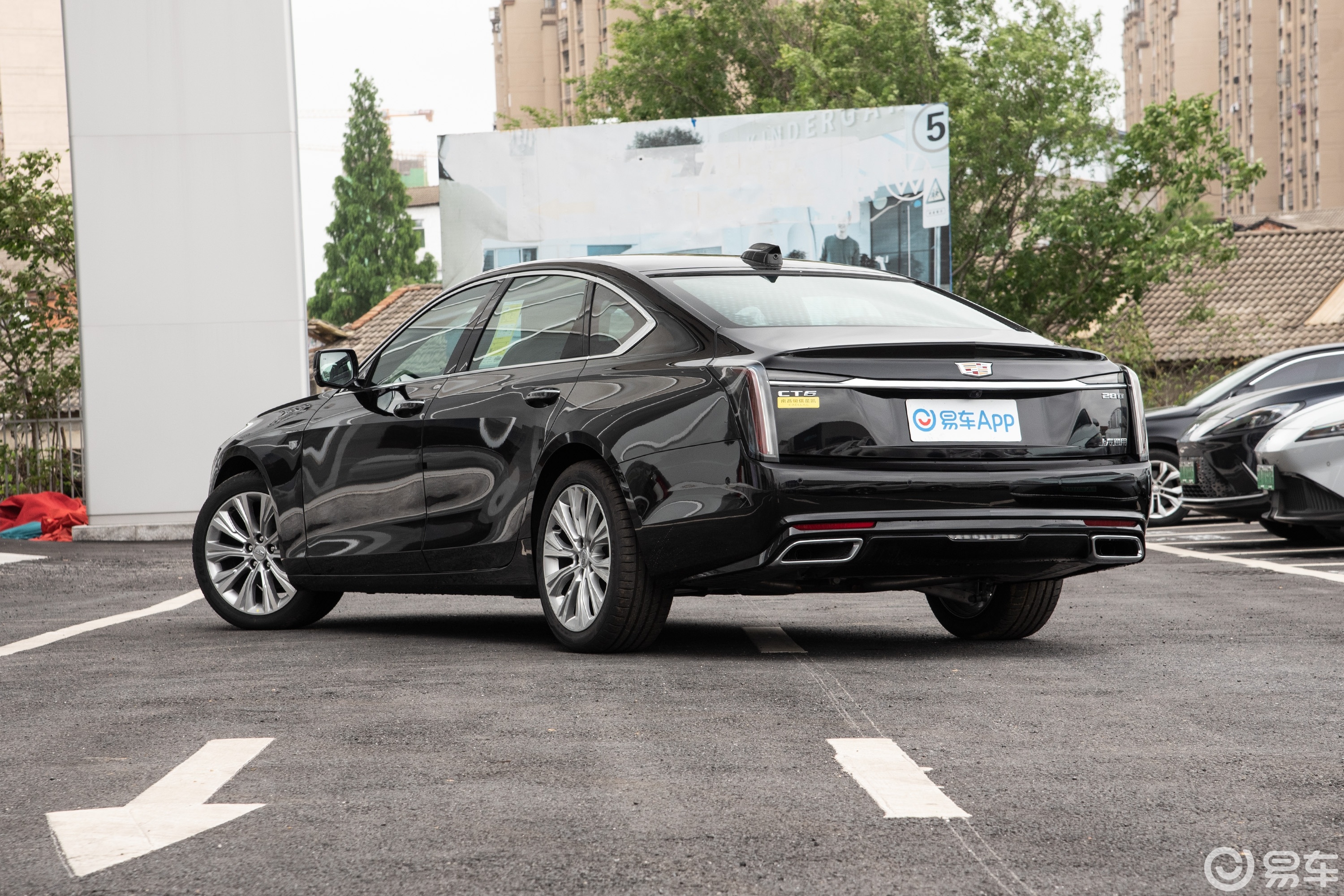 【凯迪拉克CT628T 铂金型侧后45度车头向左水平图片-汽车图片大全】-易车