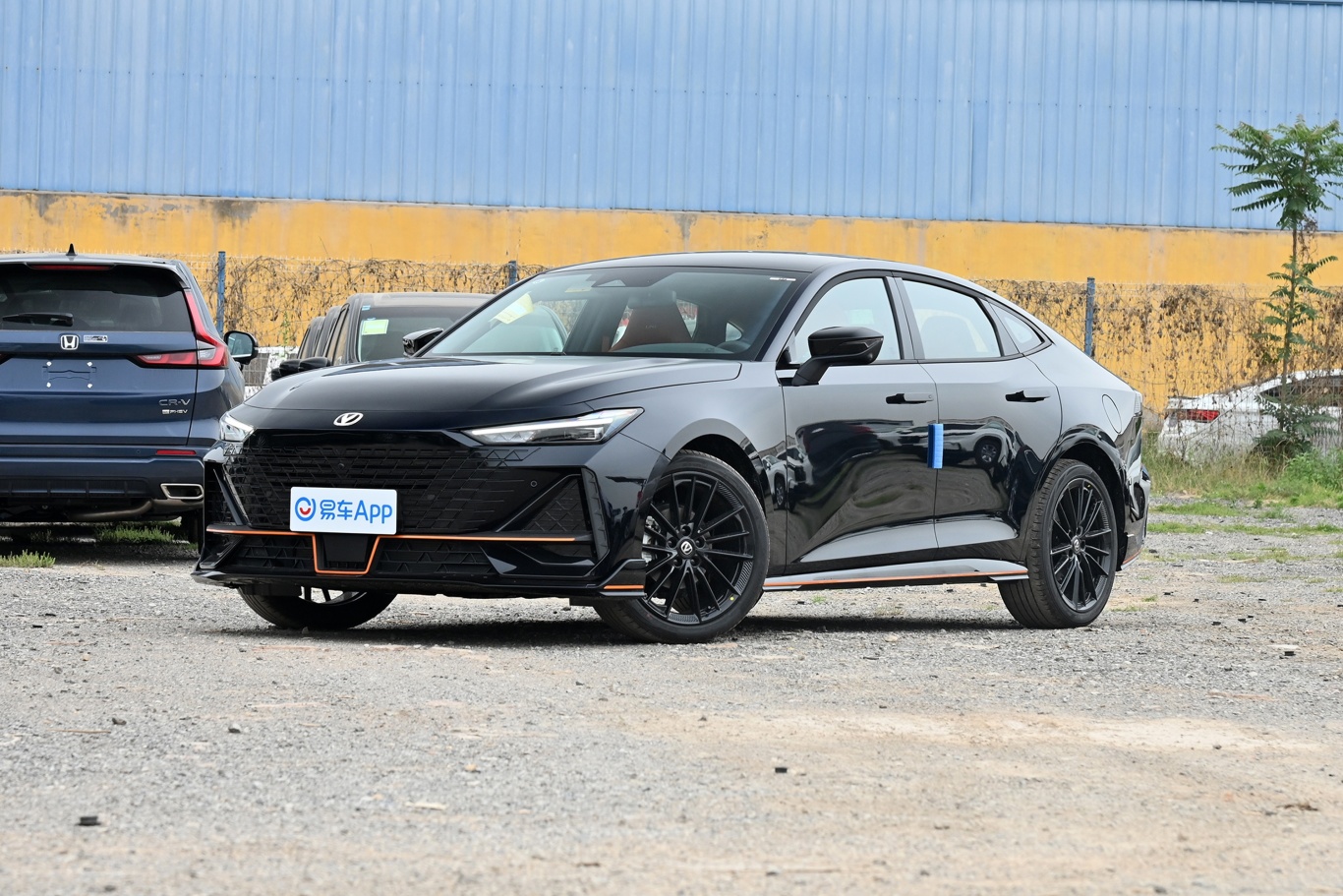 【长安UNI-V1.5T 运动版侧前45度车头向左水平图片-汽车图片大全】-易车