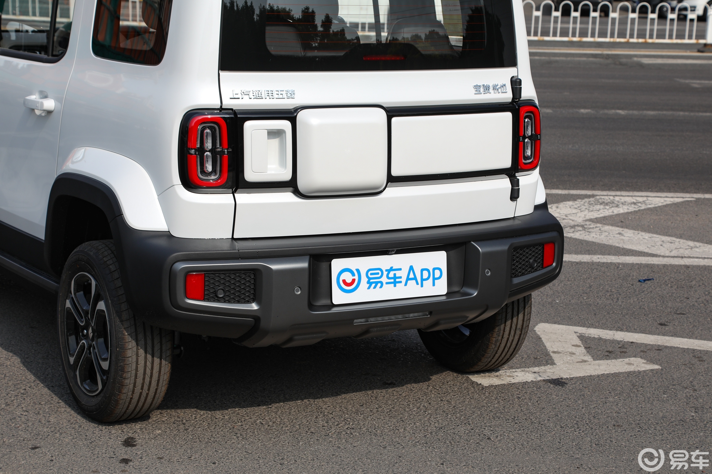 【宝骏悦也303km 旗舰版车后雷达图片-汽车图片大全】-易车