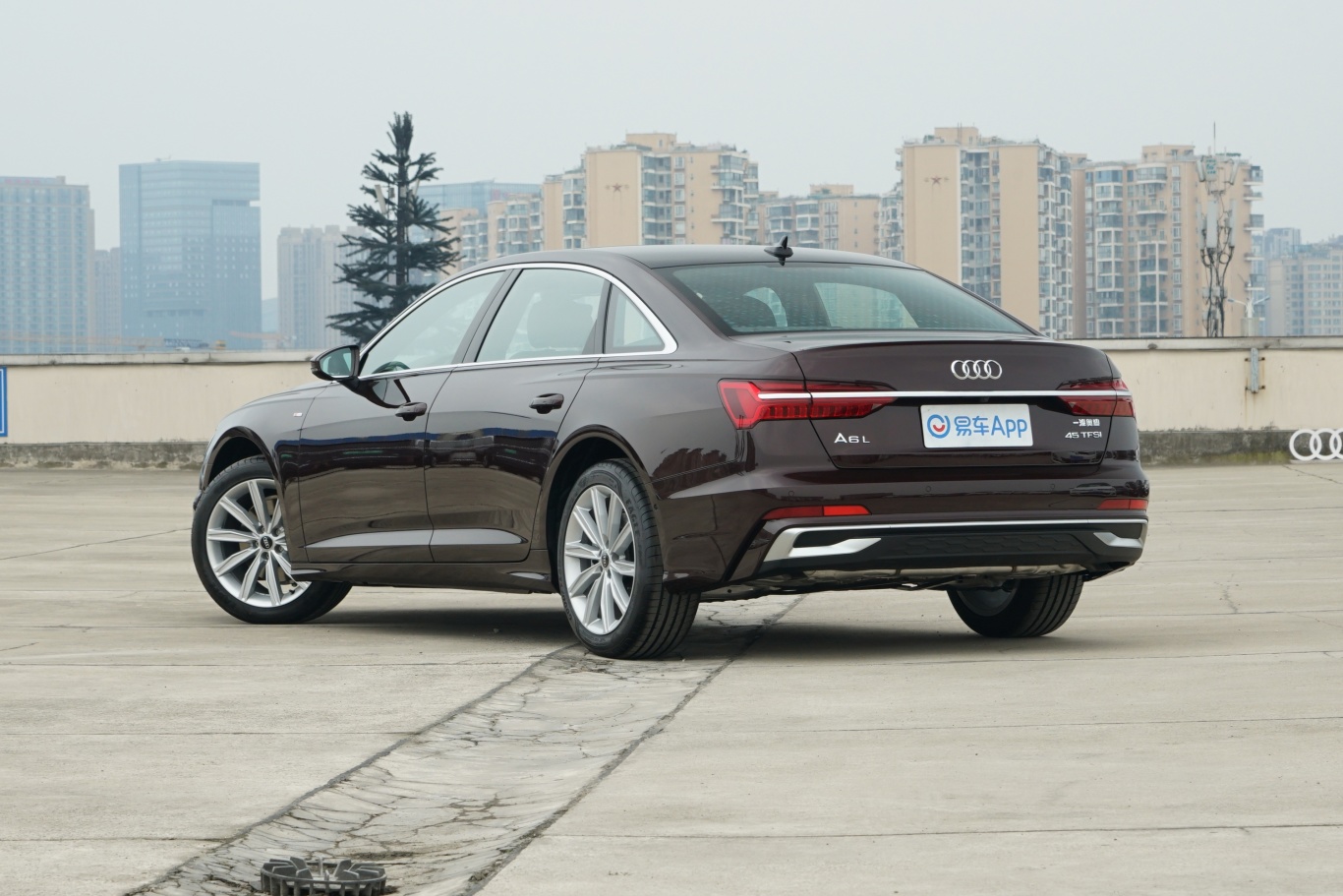 【奥迪A6L改款 45 TFSI 臻选动感型侧后45度车头向左水平图片-汽车图片大全】-易车