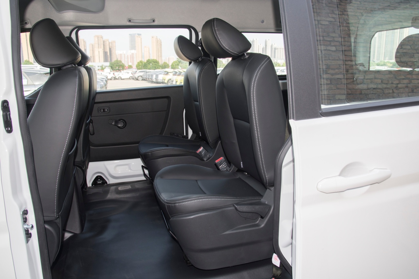 【金海狮M旅行狮 1.5L 客车熊猫版 7座后排空间图片-汽车图片大全】-易车