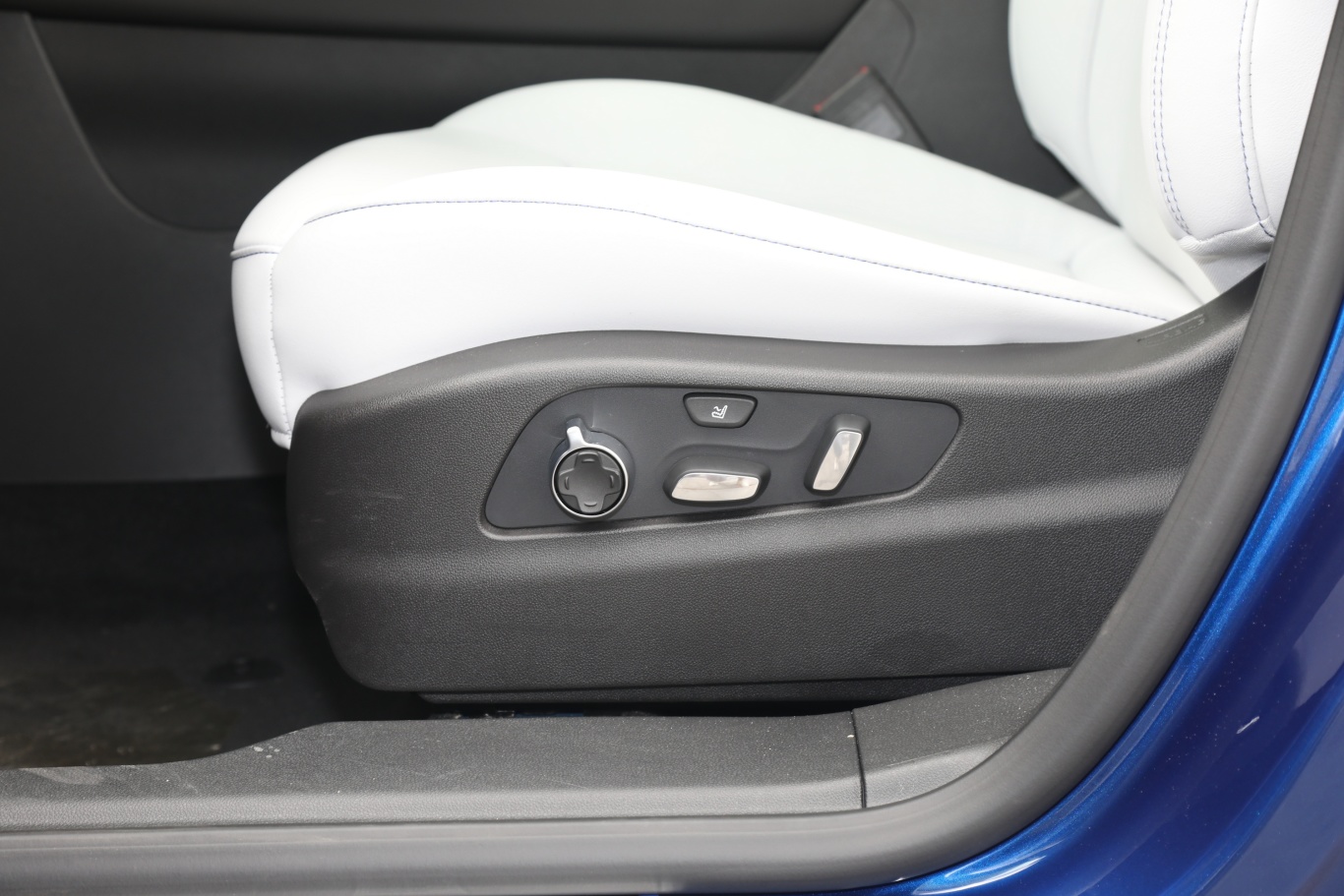 【凯迪拉克XT428T 两驱尊贵型主驾座椅调节图片-汽车图片大全】-易车