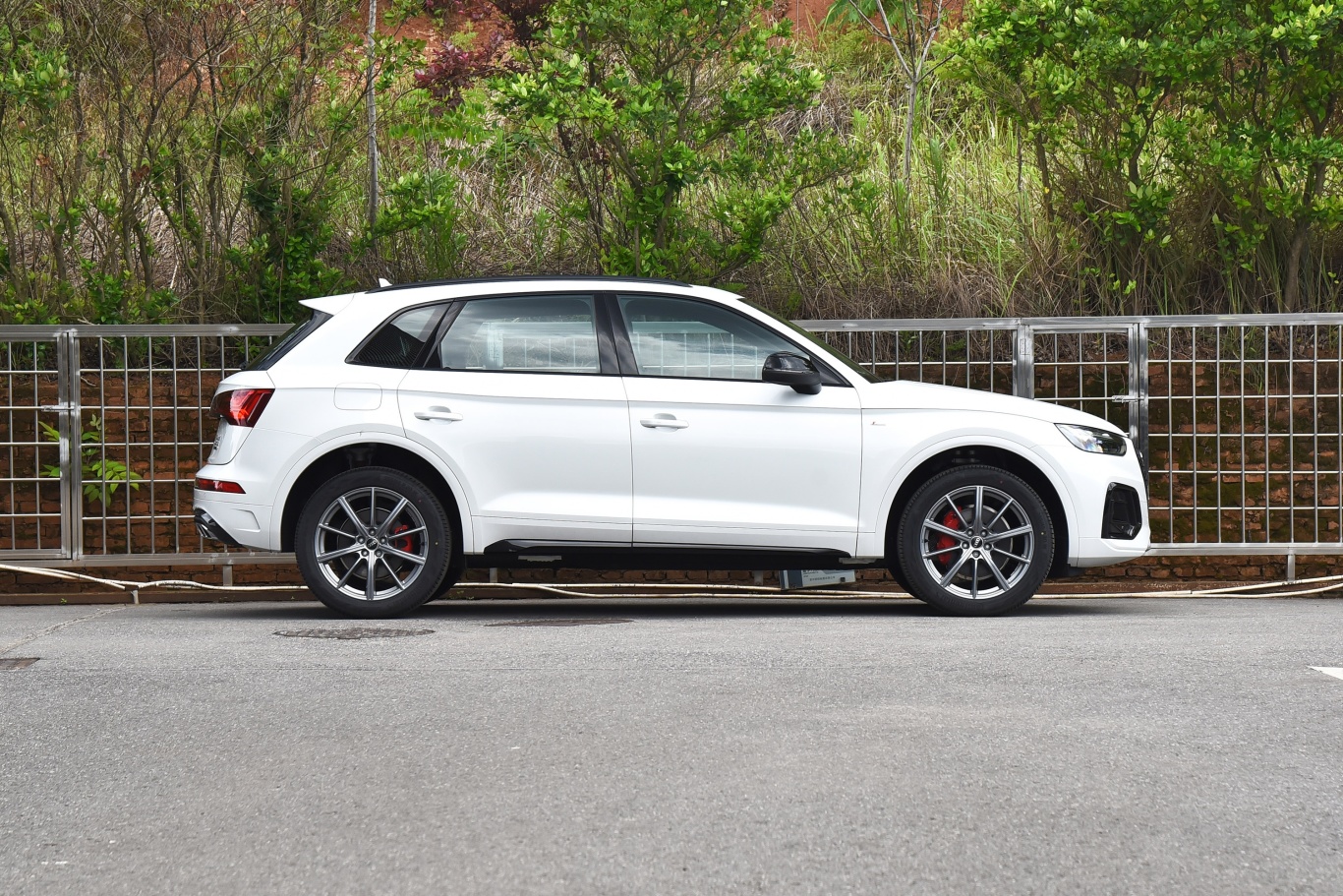 【奥迪Q5L40 TFSI 豪华动感型正侧车头向右水平图片-汽车图片大全】-易车