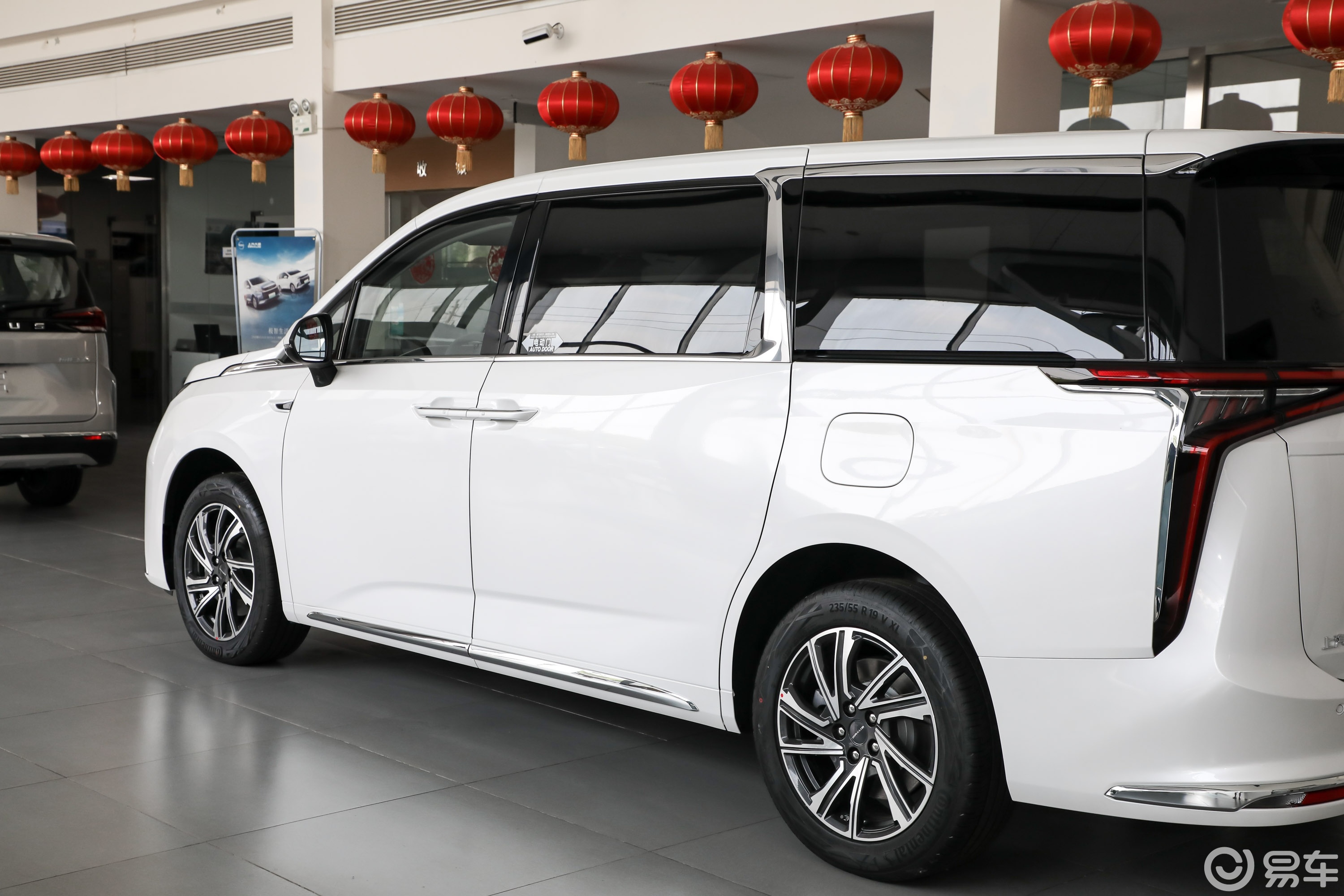 【上汽大通MAXUS G902.0T 星云版 7座外观细节图片-汽车图片大全】-易车