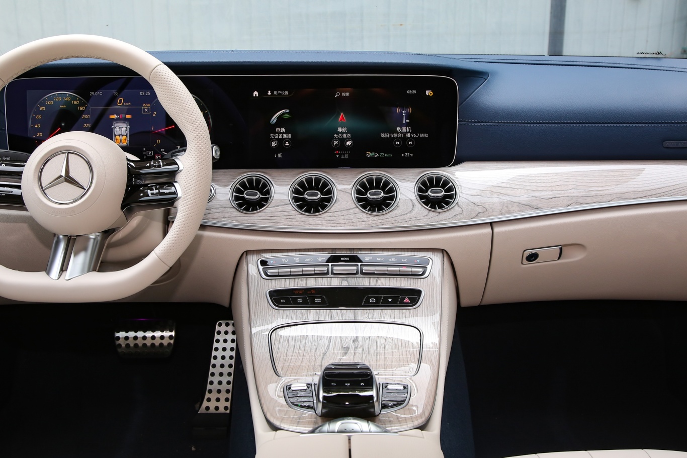 【奔驰E级(进口)改款 E 260 4MATIC 敞篷轿跑车中控台整体图片-汽车图片大全】-易车