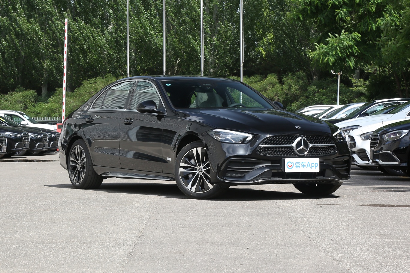 【奔驰C级 插电混动改款 C 350 e L侧前45度车头向右水平图片-汽车图片大全】-易车