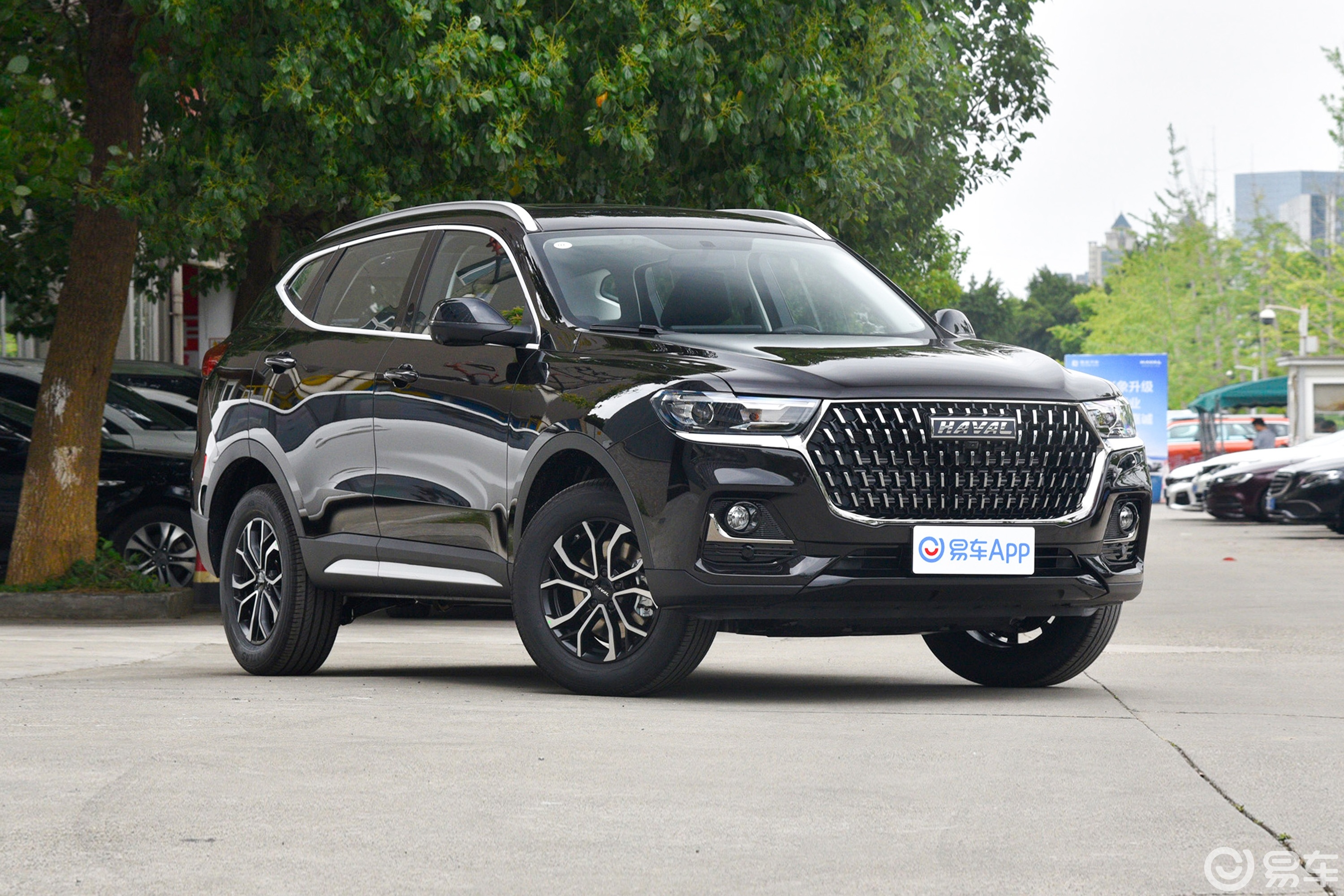 【哈弗H6国潮版 1.5T 两驱都市版侧前45度车头向右水平图片-汽车图片大全】-易车