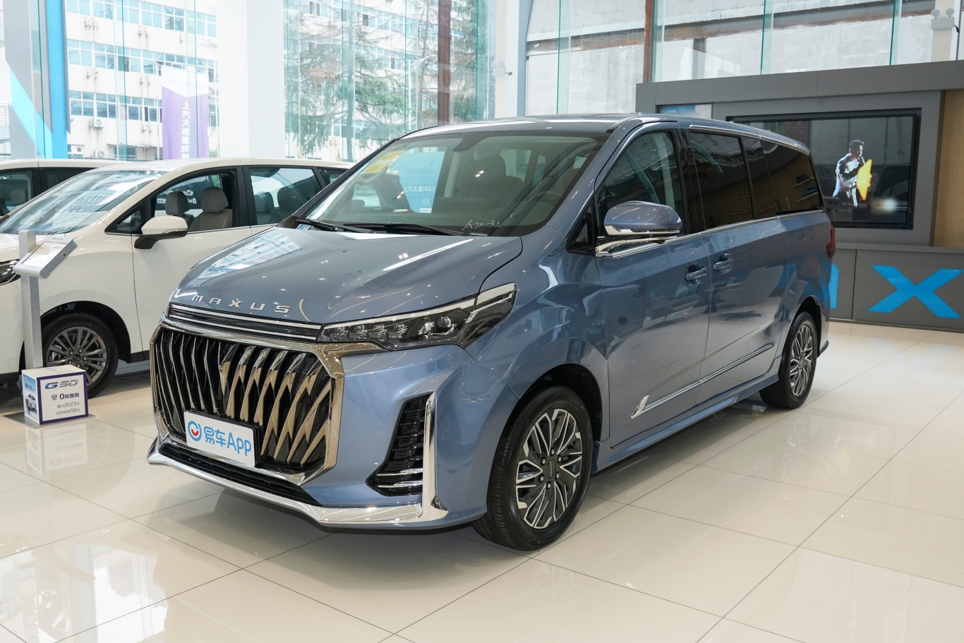 【大通G20改款 PLUS 2.0T 自动豪华版 7座 汽油侧前45度车头向左水平图片-汽车图片大全】-易车