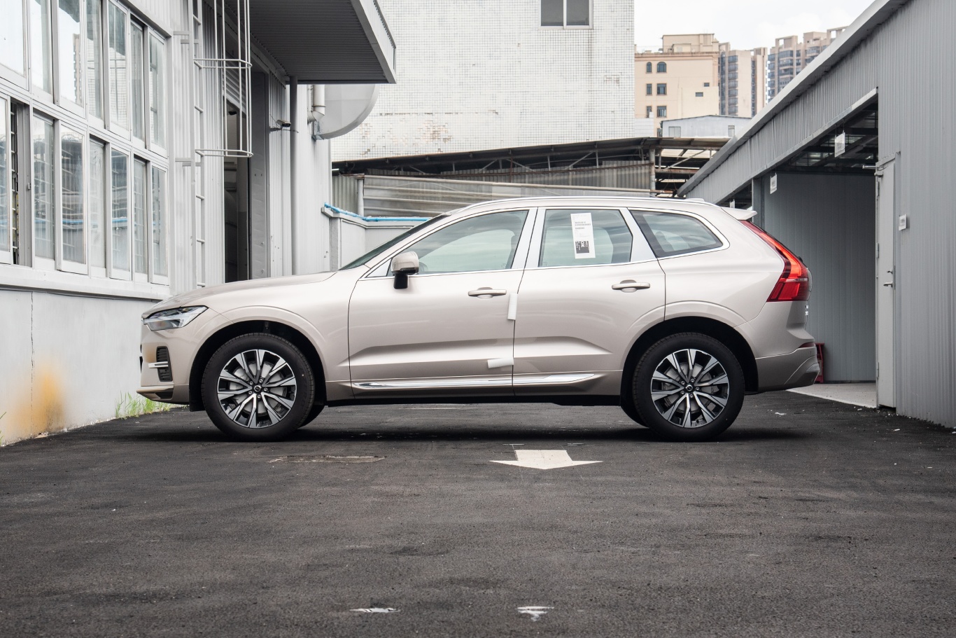 【沃尔沃XC60B5 四驱智远豪华版正侧车头向左水平图片-汽车图片大全】-易车