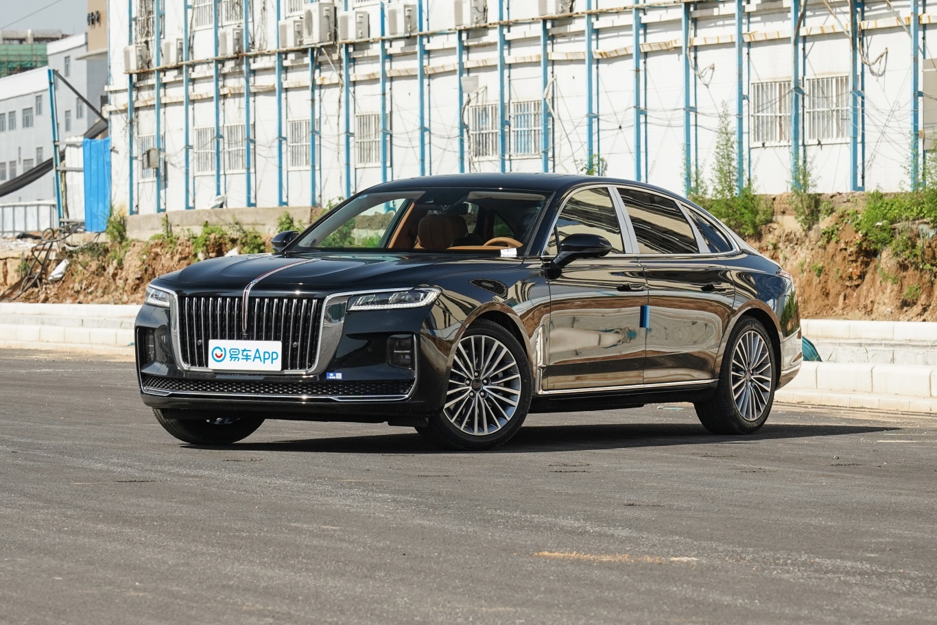 【红旗H92.0T 智联旗享版 5座侧前45度车头向左水平图片-汽车图片大全】-易车