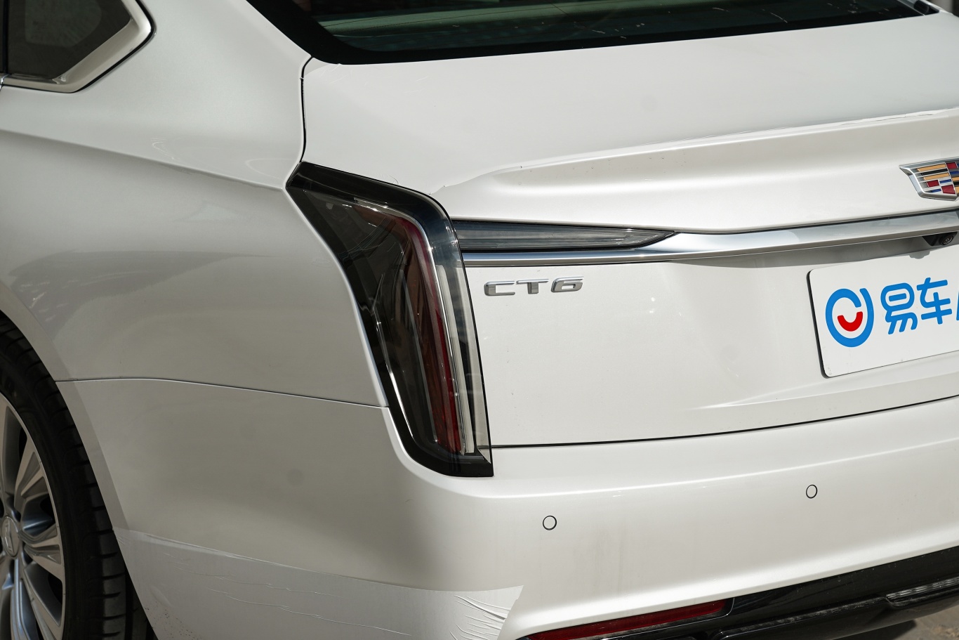 【凯迪拉克CT628T 尊贵型尾灯侧45度俯拍图片-汽车图片大全】-易车