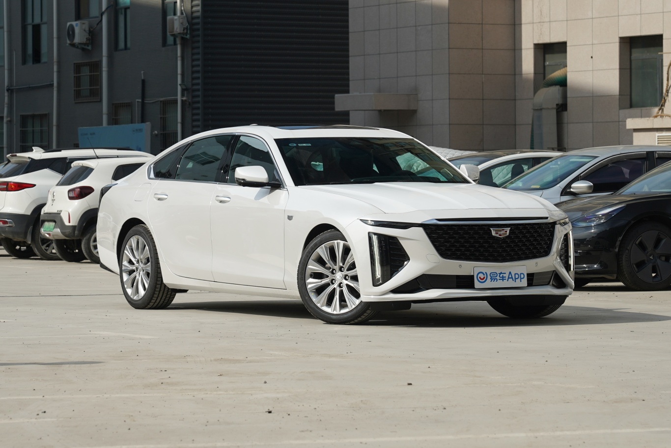 【凯迪拉克CT628T 尊贵型侧前45度车头向右水平图片-汽车图片大全】-易车