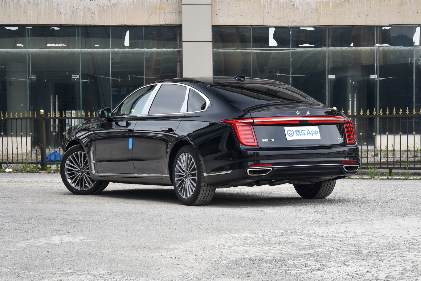 【红旗H92.0T 智联旗畅版 5座侧后45度车头向左水平图片-汽车图片大全】-易车