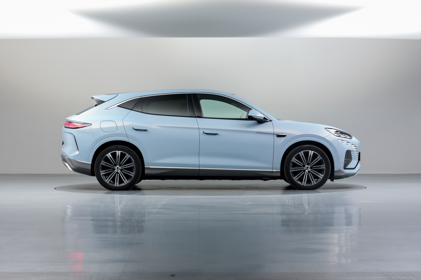 【腾势N7630km 四驱长续航性能Max版正侧车头向右水平图片-汽车图片大全】-易车