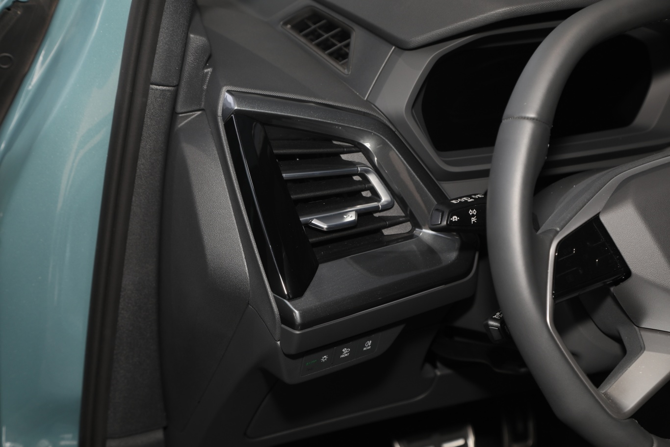 【奥迪Q5 e-tron50 e-tron quattro 荣耀型 机甲套装主驾驶位图片-汽车图片大全】-易车