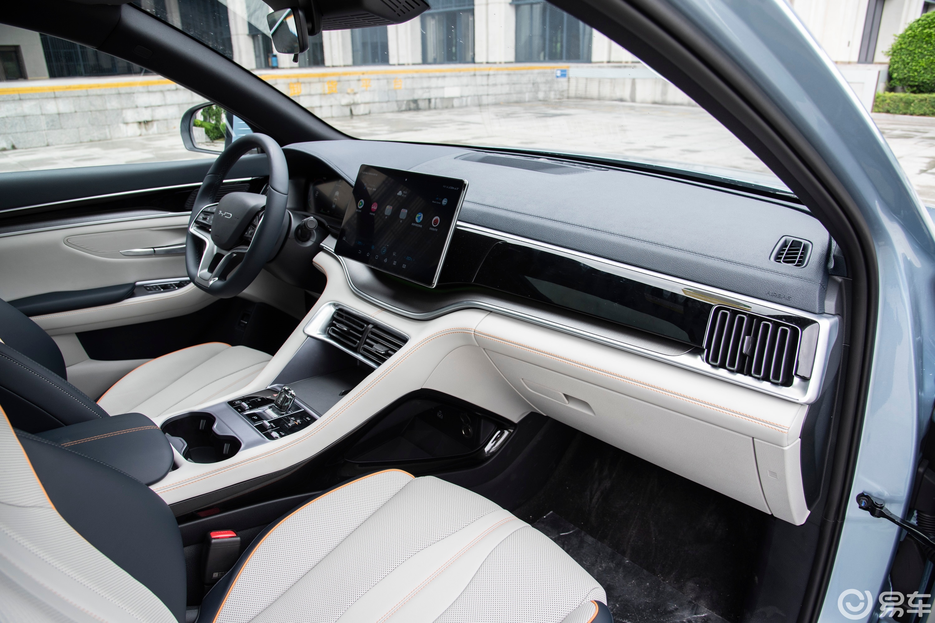 【宋PLUS新能源DM-i 冠军版 1.5L 110km 旗舰PLUS内饰全景副驾驶员方向图片-汽车图片大全】-易车