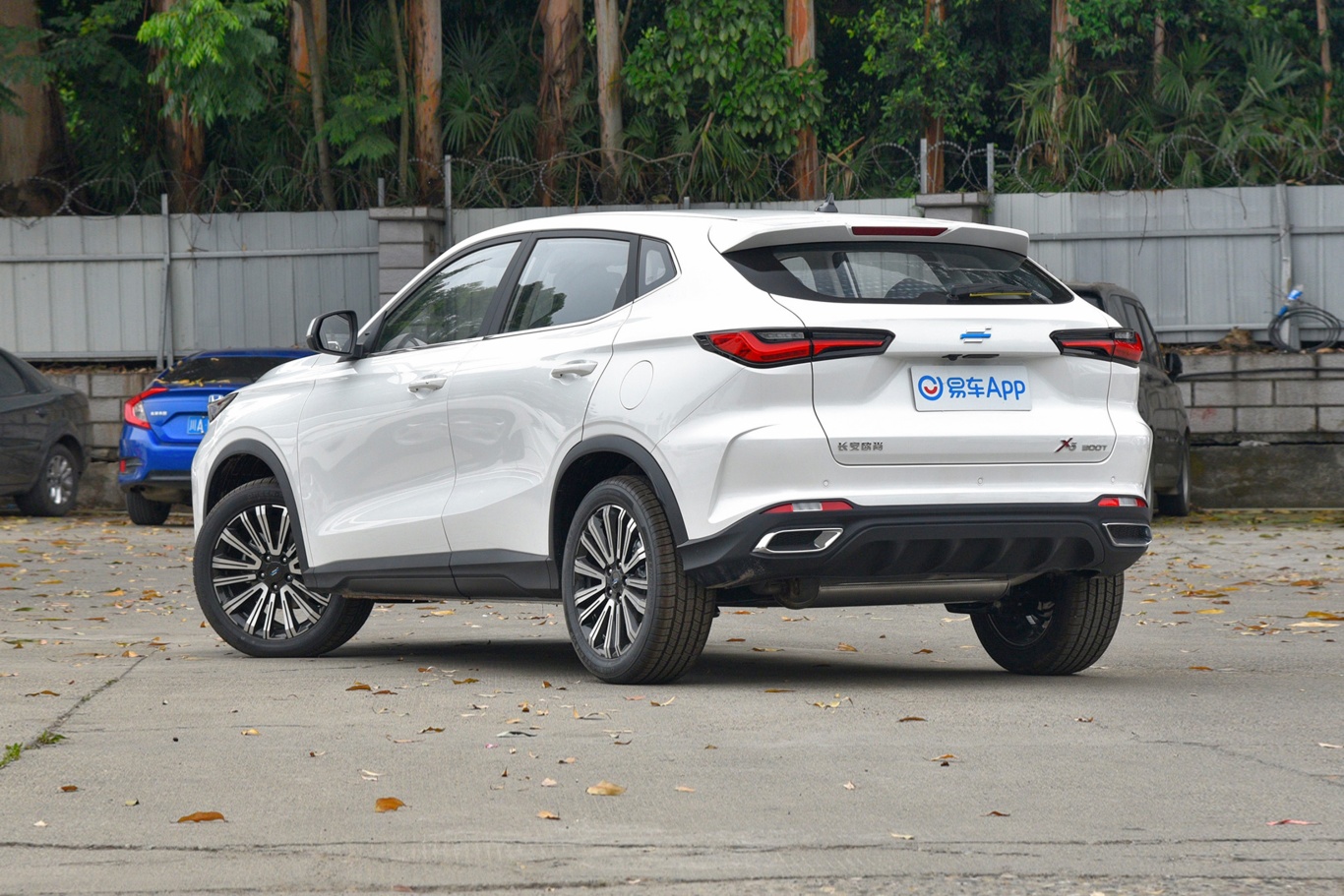 【长安欧尚X5畅享版 1.5T 豪华型侧后45度车头向左水平图片-汽车图片大全】-易车