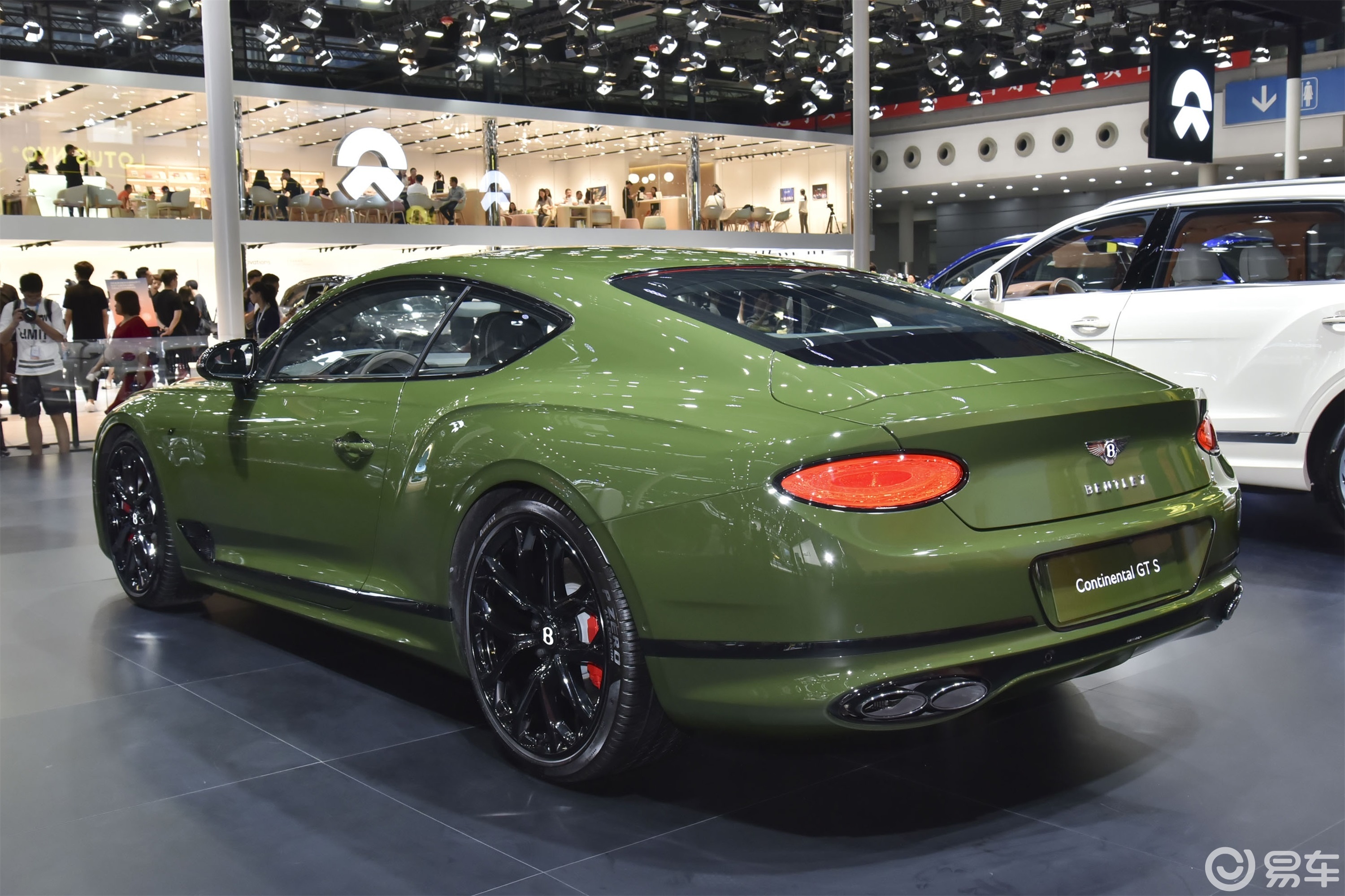 【欧陆4.0T GT S V8侧后45度车头向左水平图片-汽车图片大全】-易车