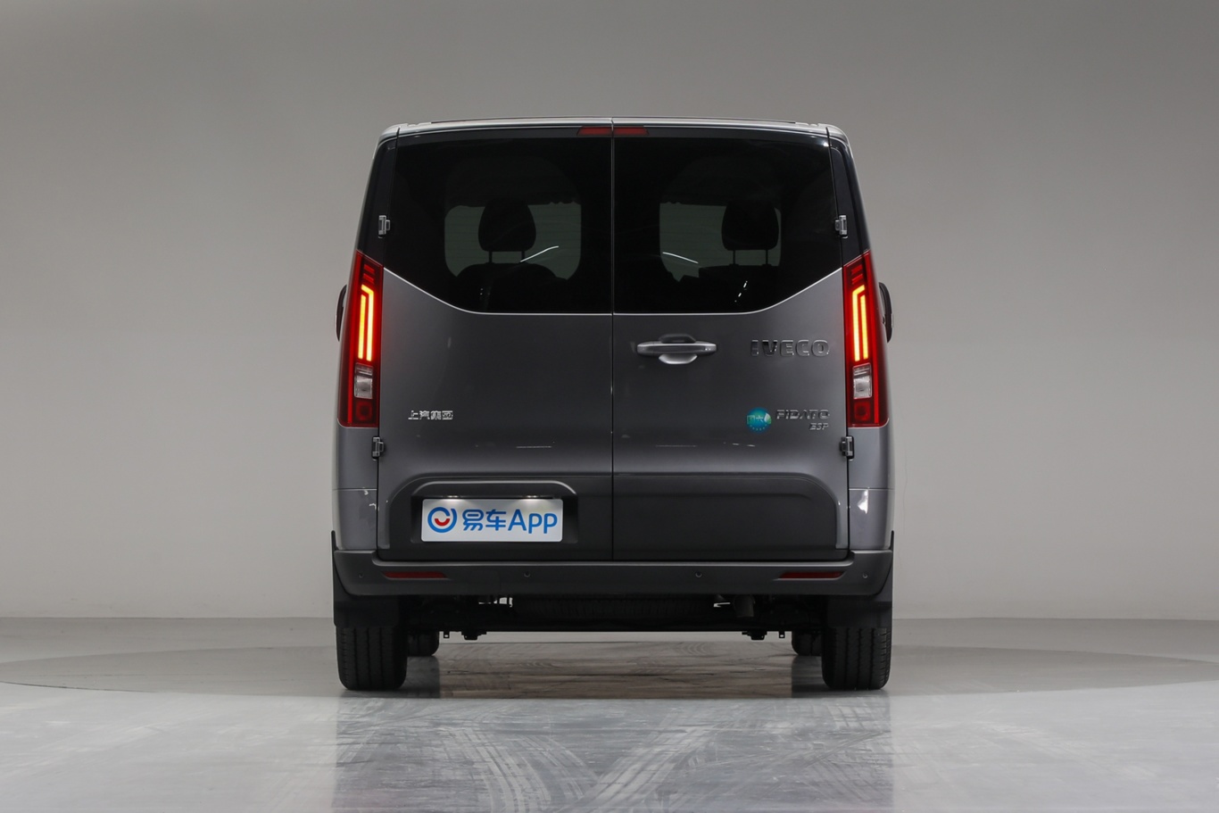 【依维柯聚星2.0T 手动短轴低顶单胎客货车 93kW 5-9座正后水平图片-汽车图片大全】-易车