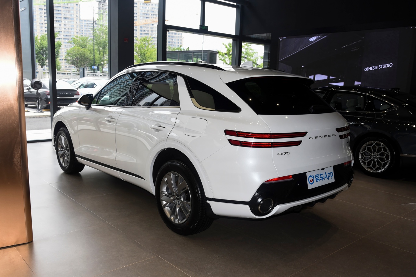 【捷尼赛思GV702.5T 两驱豪华版侧后45度车头向左水平图片-汽车图片大全】-易车