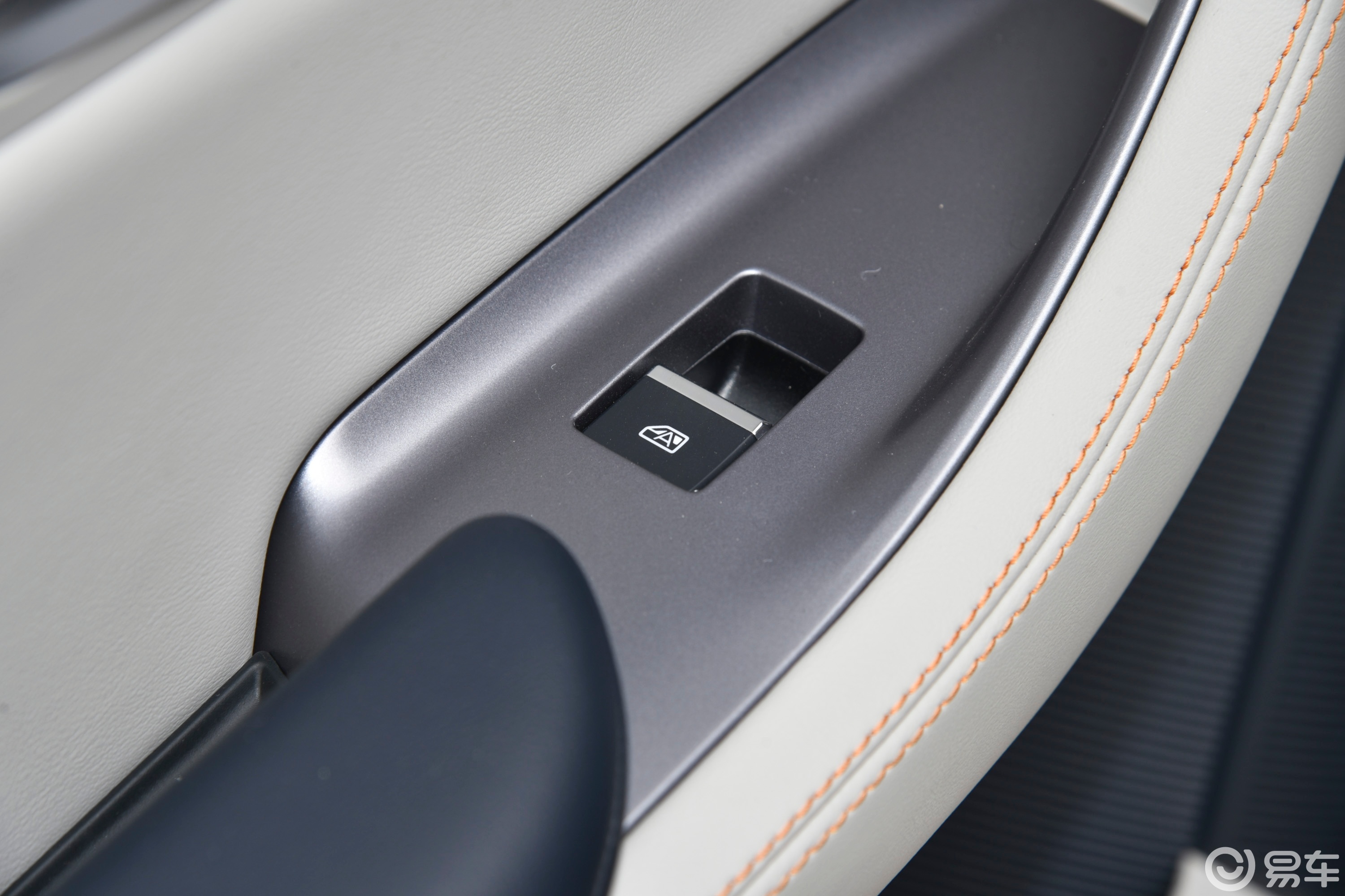 【宋PLUS新能源DM-i 冠军版 1.5L 110km 旗舰型后车窗调节图片-汽车图片大全】-易车