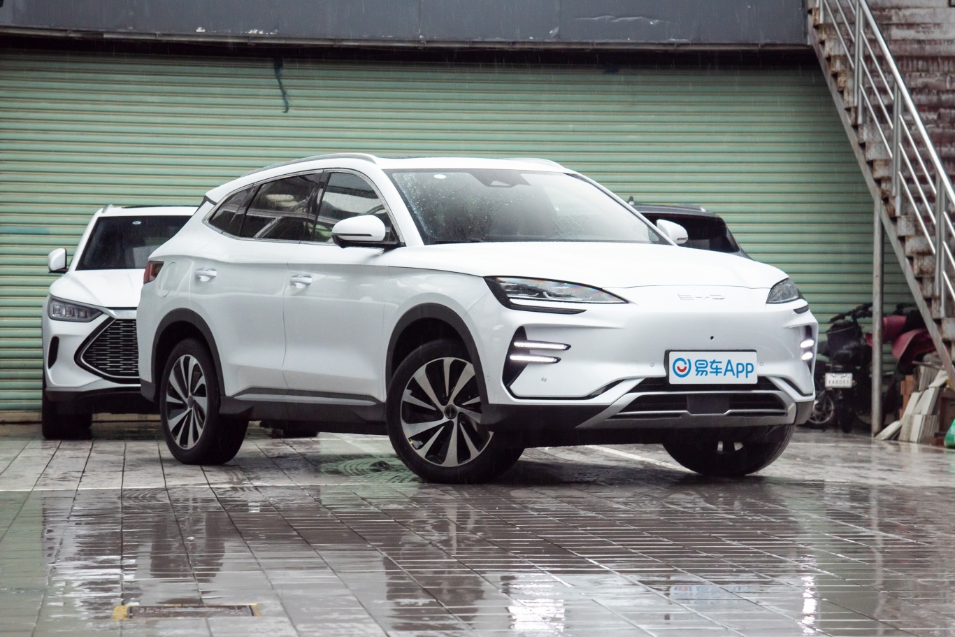 【宋PLUS新能源EV 冠军版 605km 旗舰PLUS侧前45度车头向右水平图片-汽车图片大全】-易车