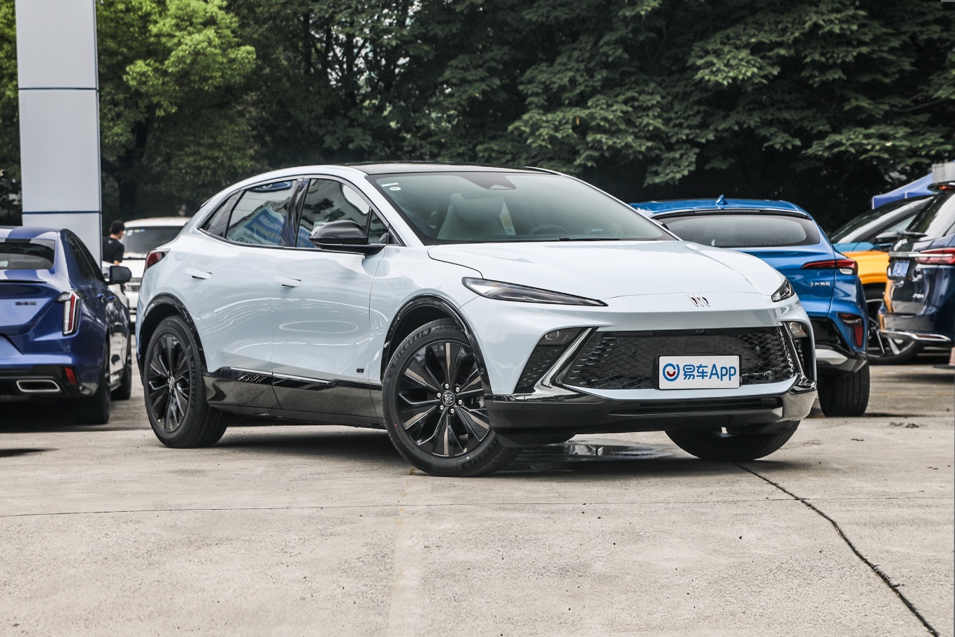 【别克E4530km 前驱GS版侧前45度车头向右水平图片-汽车图片大全】-易车