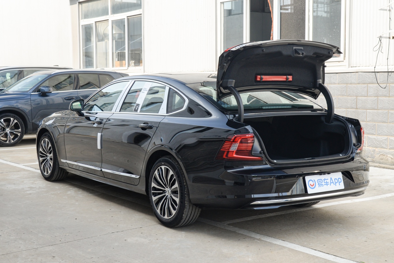 【沃尔沃S90B5 智逸豪华版后备厢开启45度侧拍图片-汽车图片大全】-易车