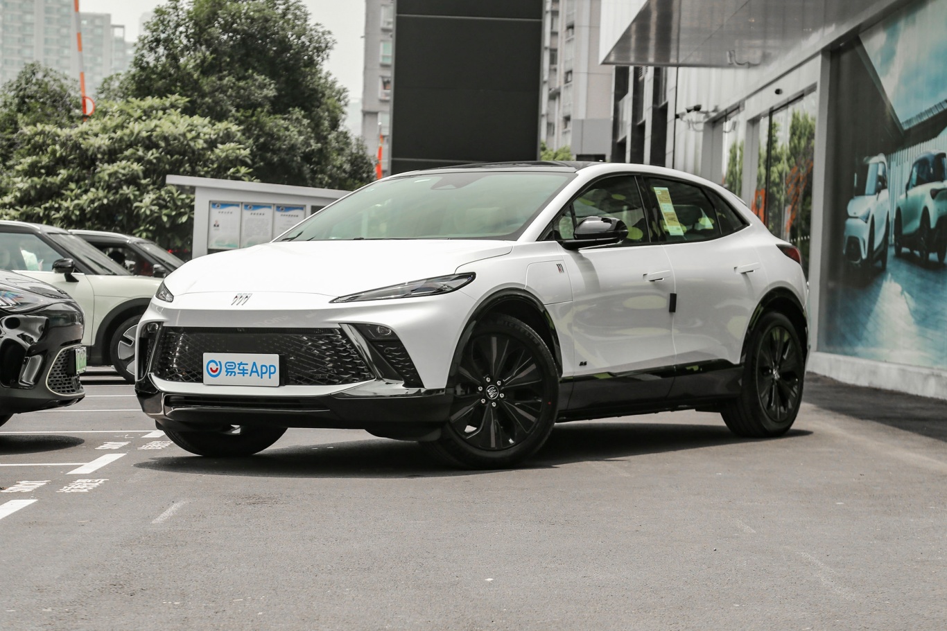 【别克E4530km 前驱GS版侧前45度车头向左水平图片-汽车图片大全】-易车