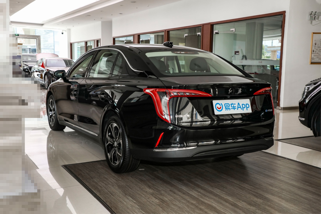 【红旗E-QM5改款 431km 基础出行版侧后45度车头向左水平图片-汽车图片大全】-易车