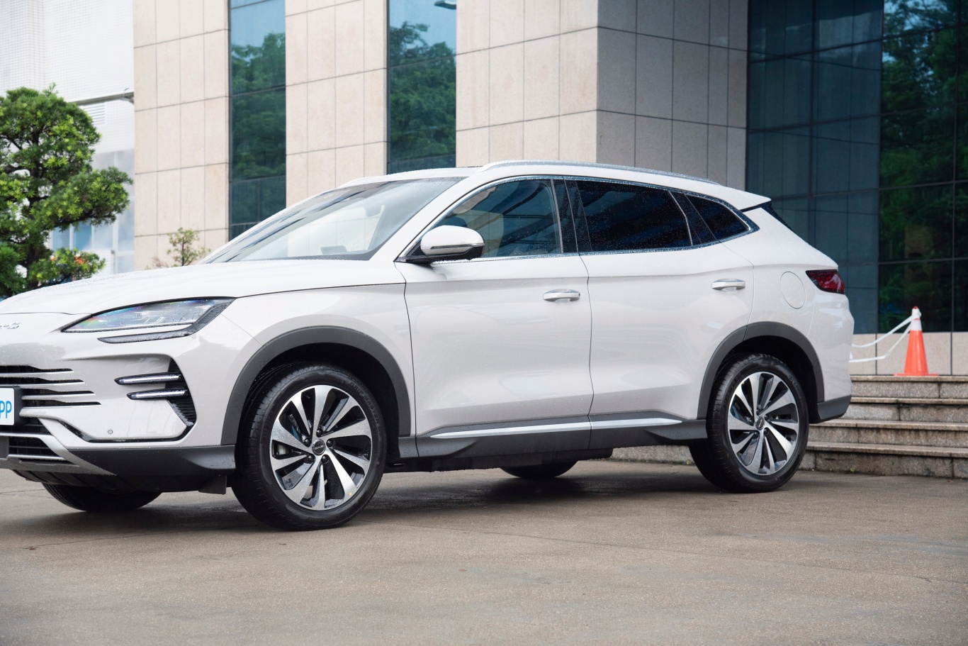 【宋PLUS新能源DM-i 冠军版 1.5L 110km 旗舰PLUS外观细节图片-汽车图片大全】-易车