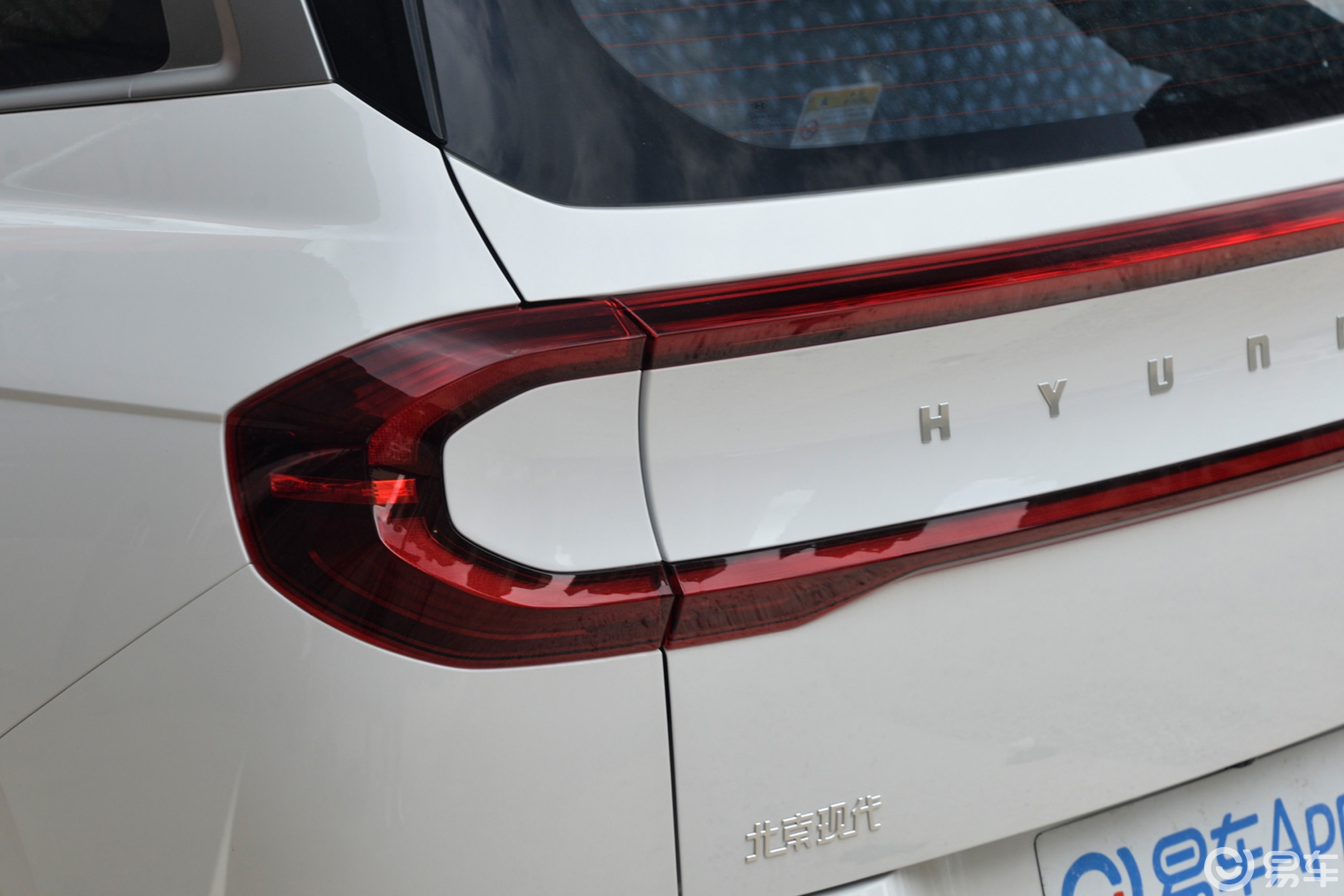 【现代ix35沐飒 2.0L DLX豪华版尾灯侧45度俯拍图片-汽车图片大全】-易车