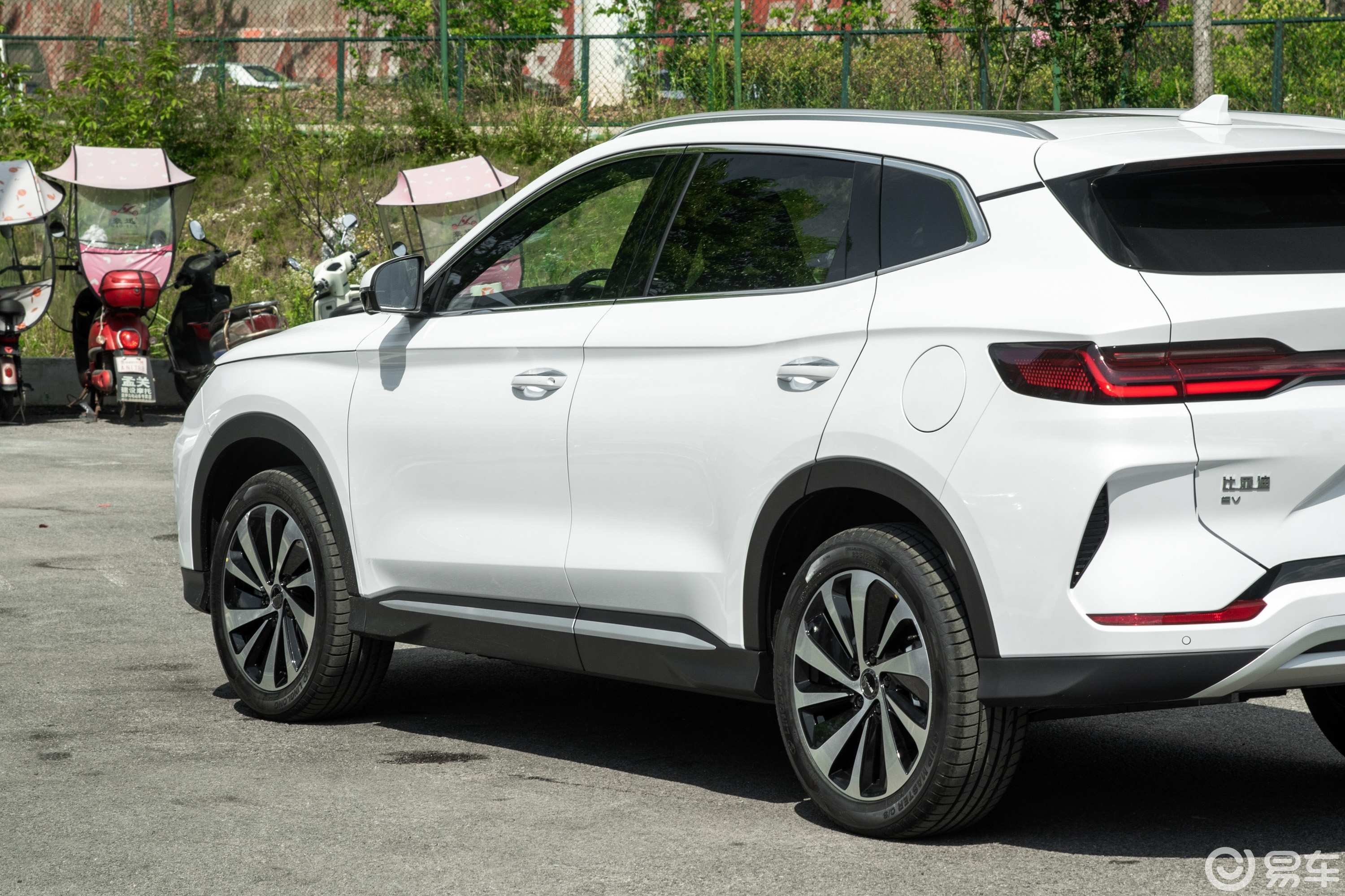 【宋PLUS新能源EV 冠军版 520km 尊贵型外观细节图片-汽车图片大全】-易车