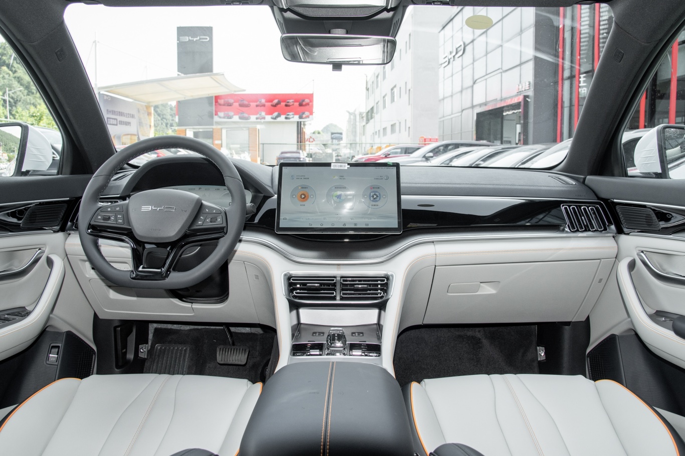 【宋PLUS新能源EV 冠军版 520km 尊贵型内饰全景正拍图片-汽车图片大全】-易车