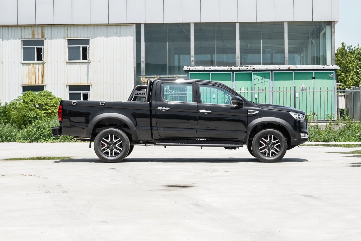 【江淮T8PRO 2.0T 自动两驱大双锐行版 柴油正侧车头向右水平图片-汽车图片大全】-易车