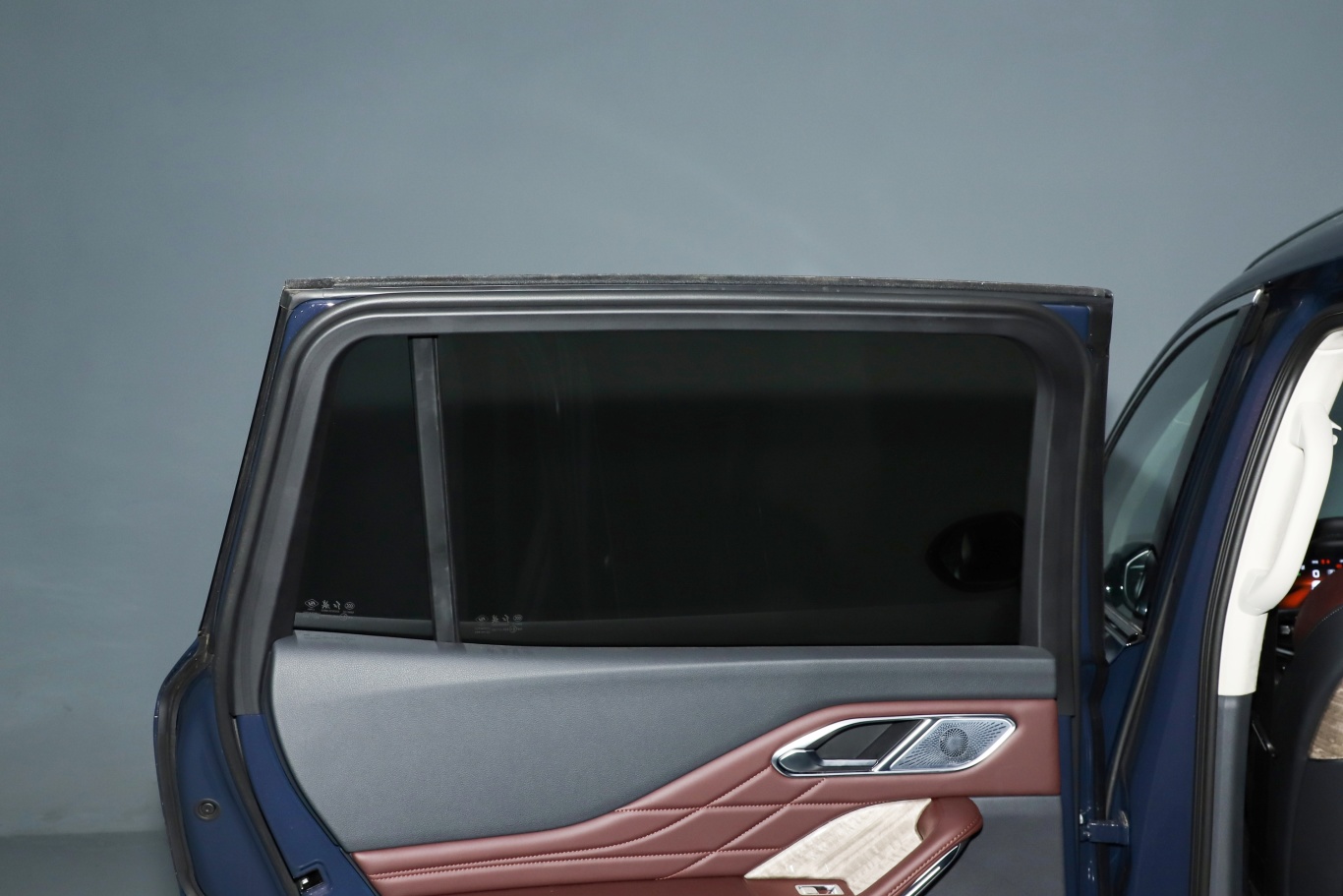 【红旗HS72.0T 四驱旗领版 7座后排功能图片-汽车图片大全】-易车