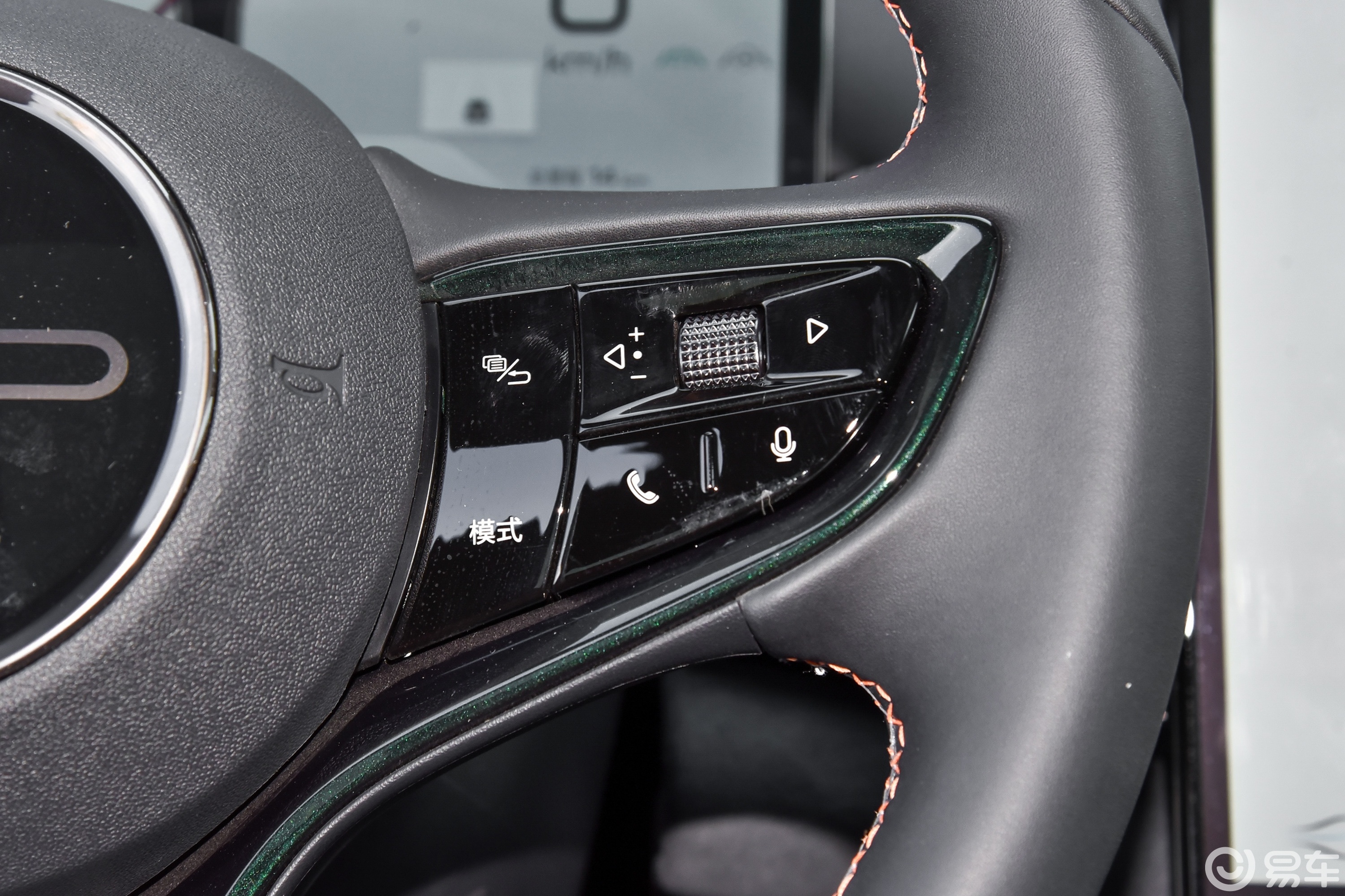 【海豹冠军版 EV 650km 四驱性能版右侧方向盘功能按键图片-汽车图片大全】-易车