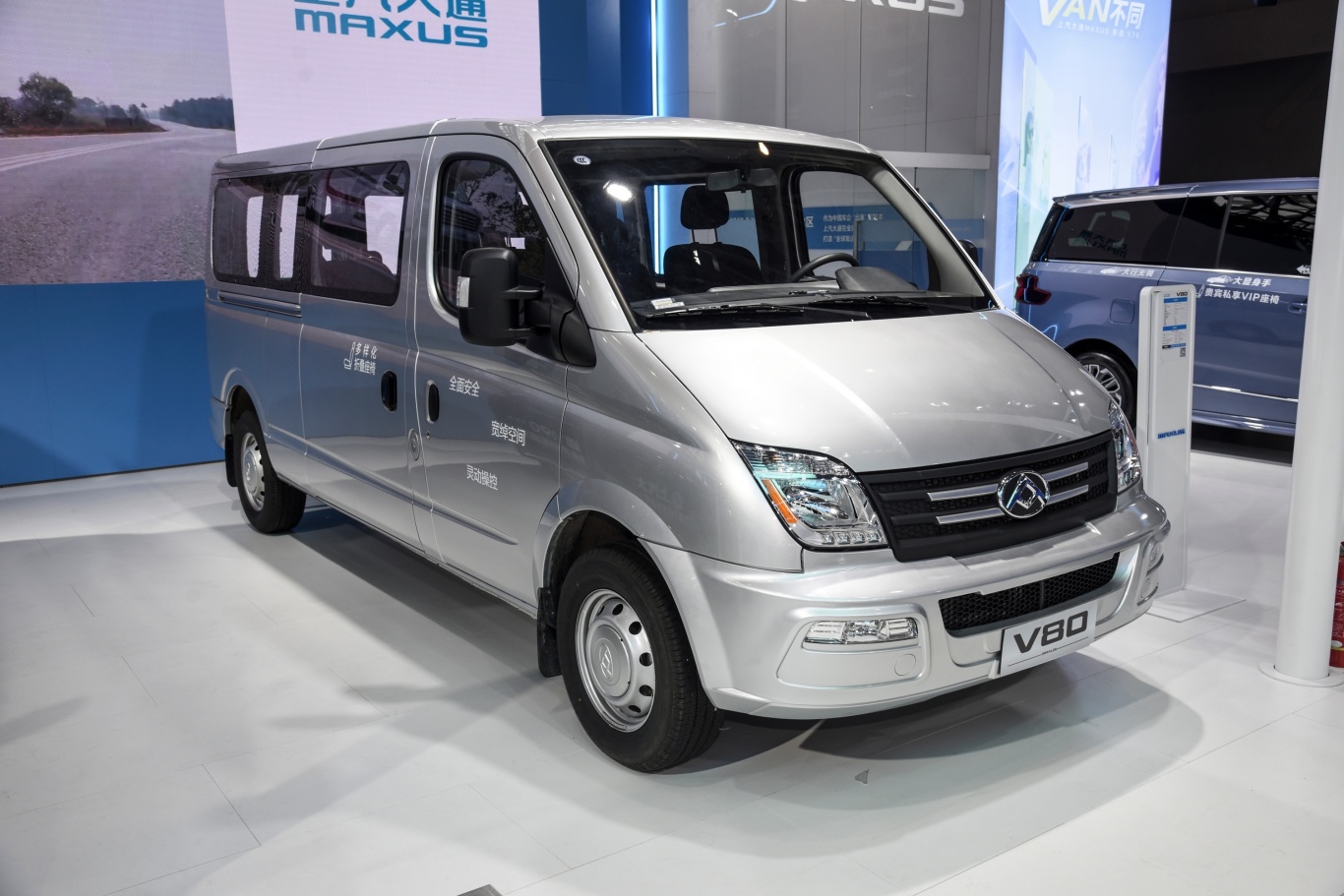 【新途V80傲运通 2.0T 手动长轴超低顶 6/7/8/9座外观图片-汽车图片大全】-易车