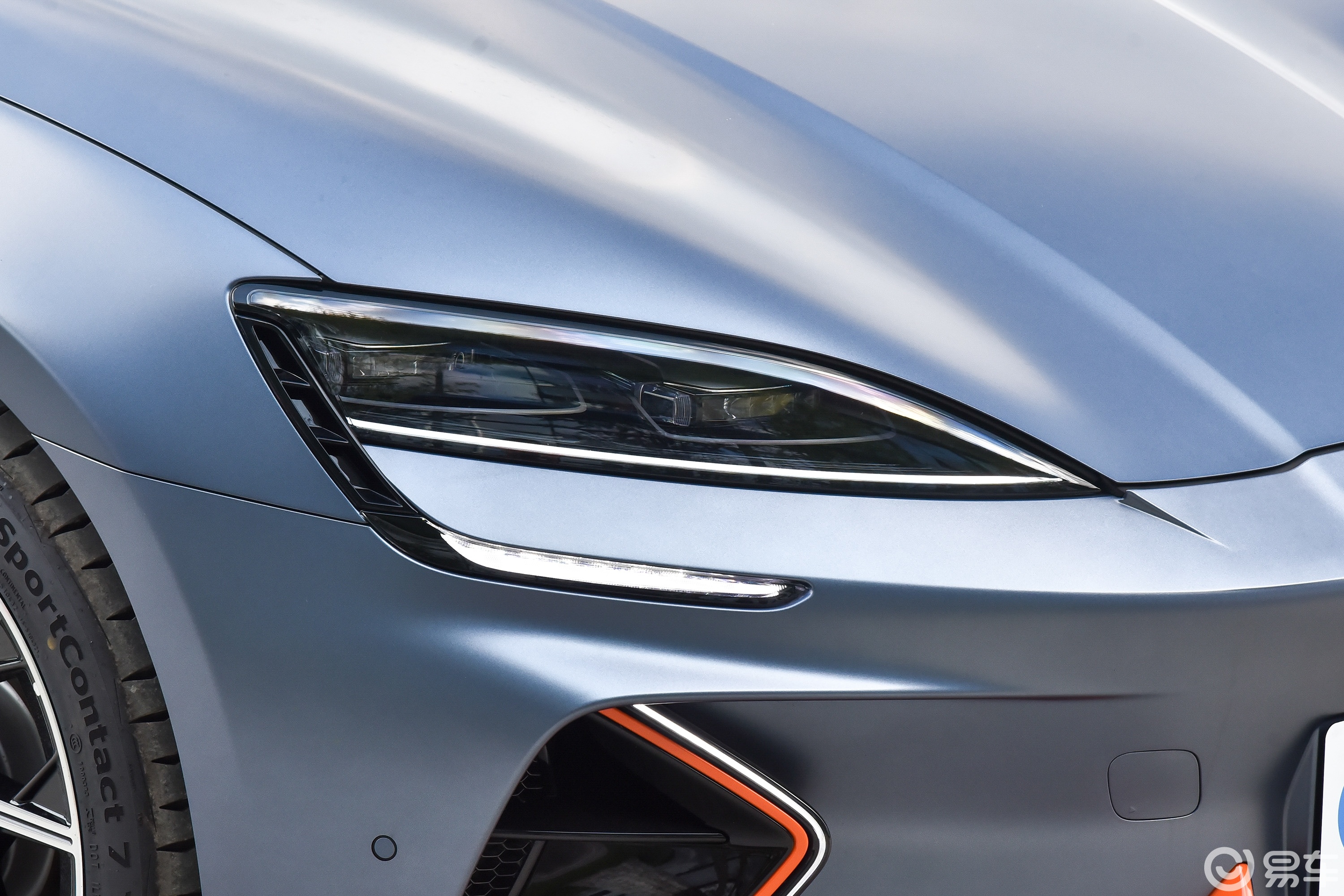 【海豹冠军版 EV 650km 四驱性能版大灯侧45度俯拍图片-汽车图片大全】-易车