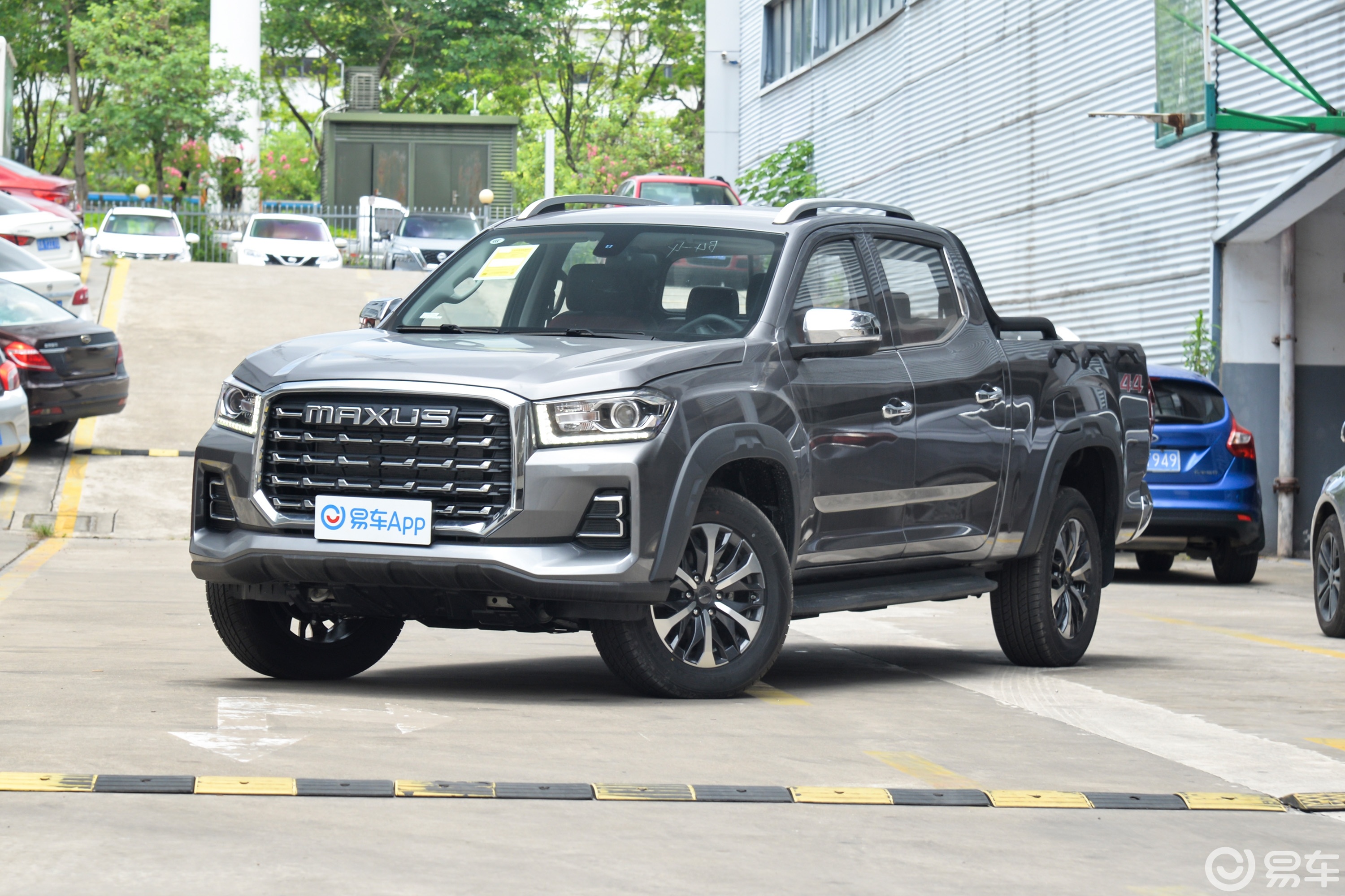 【上汽大通MAXUS 星际R2.0T 手动四驱长箱豪华版 柴油侧前45度车头向左水平图片-汽车图片大全】-易车