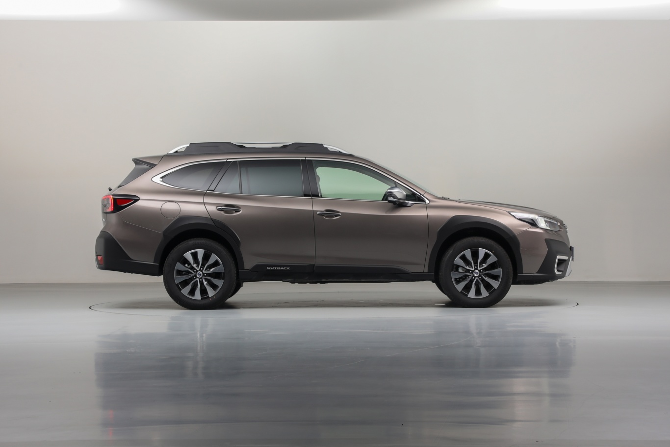 【傲虎2.5i AWD旗舰版EyeSight正侧车头向右水平图片-汽车图片大全】-易车