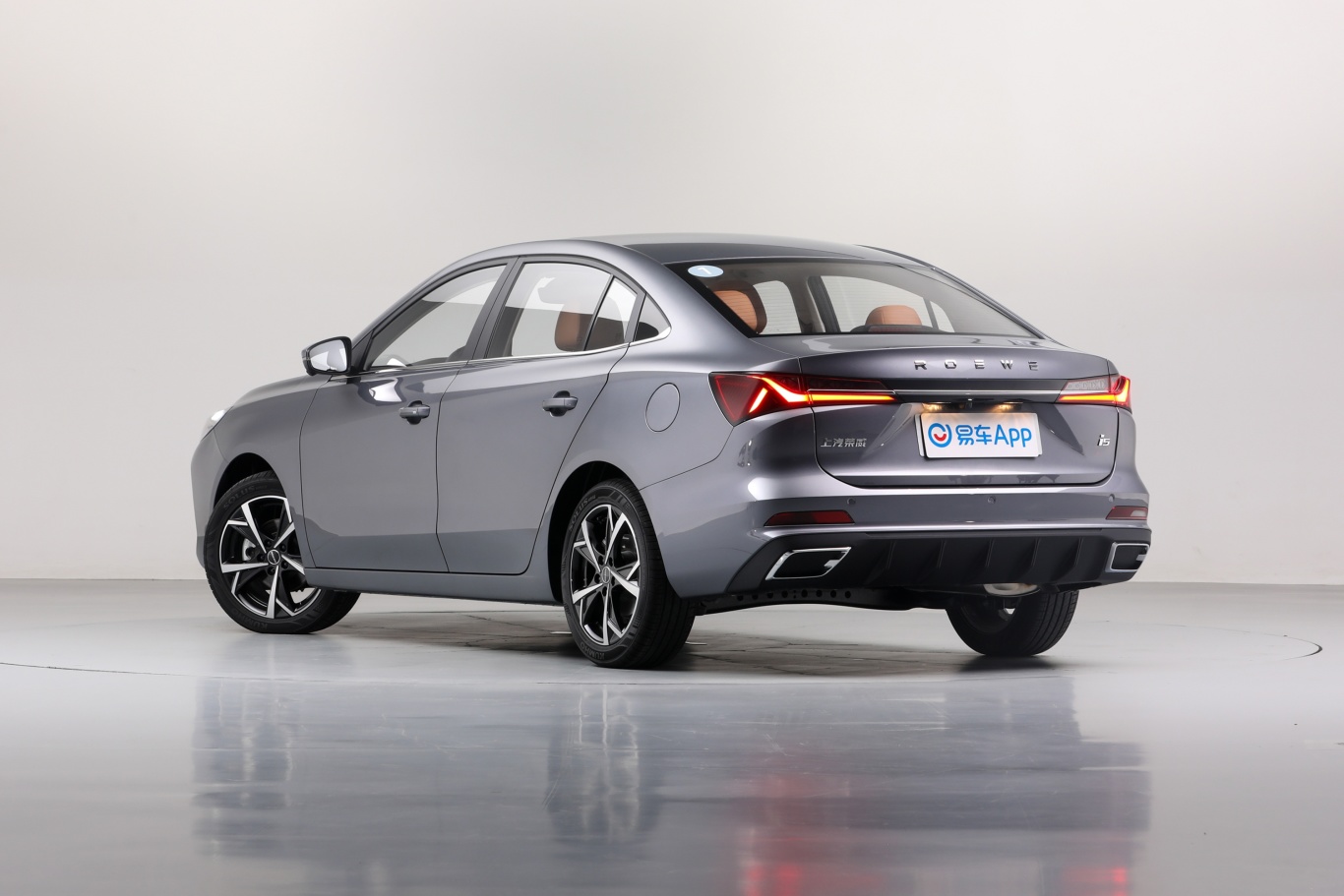 【荣威i51.5L CVT旗舰版侧后45度车头向左水平图片-汽车图片大全】-易车