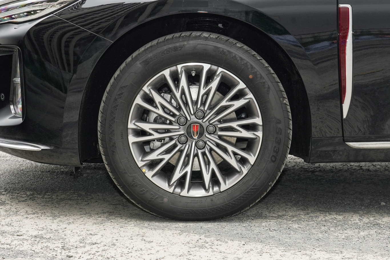 【红旗H52.0T 自动智联旗享版前轮毂造型图片-汽车图片大全】-易车