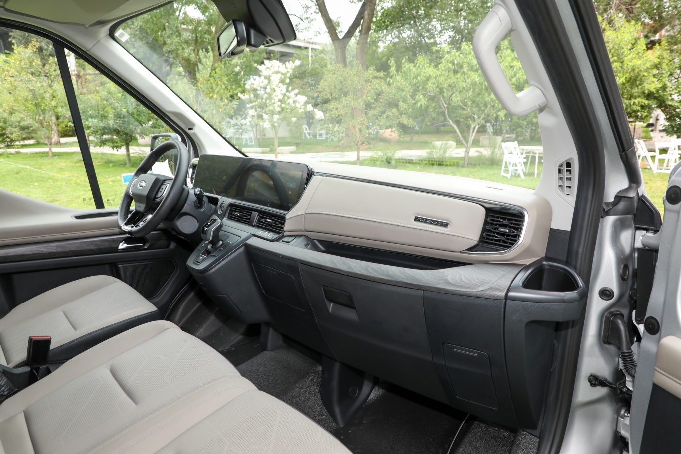 【全顺V363 2.3T 自动顶配版 15座 柴油内饰全景副驾驶员方向图片-汽车图片大全】-易车