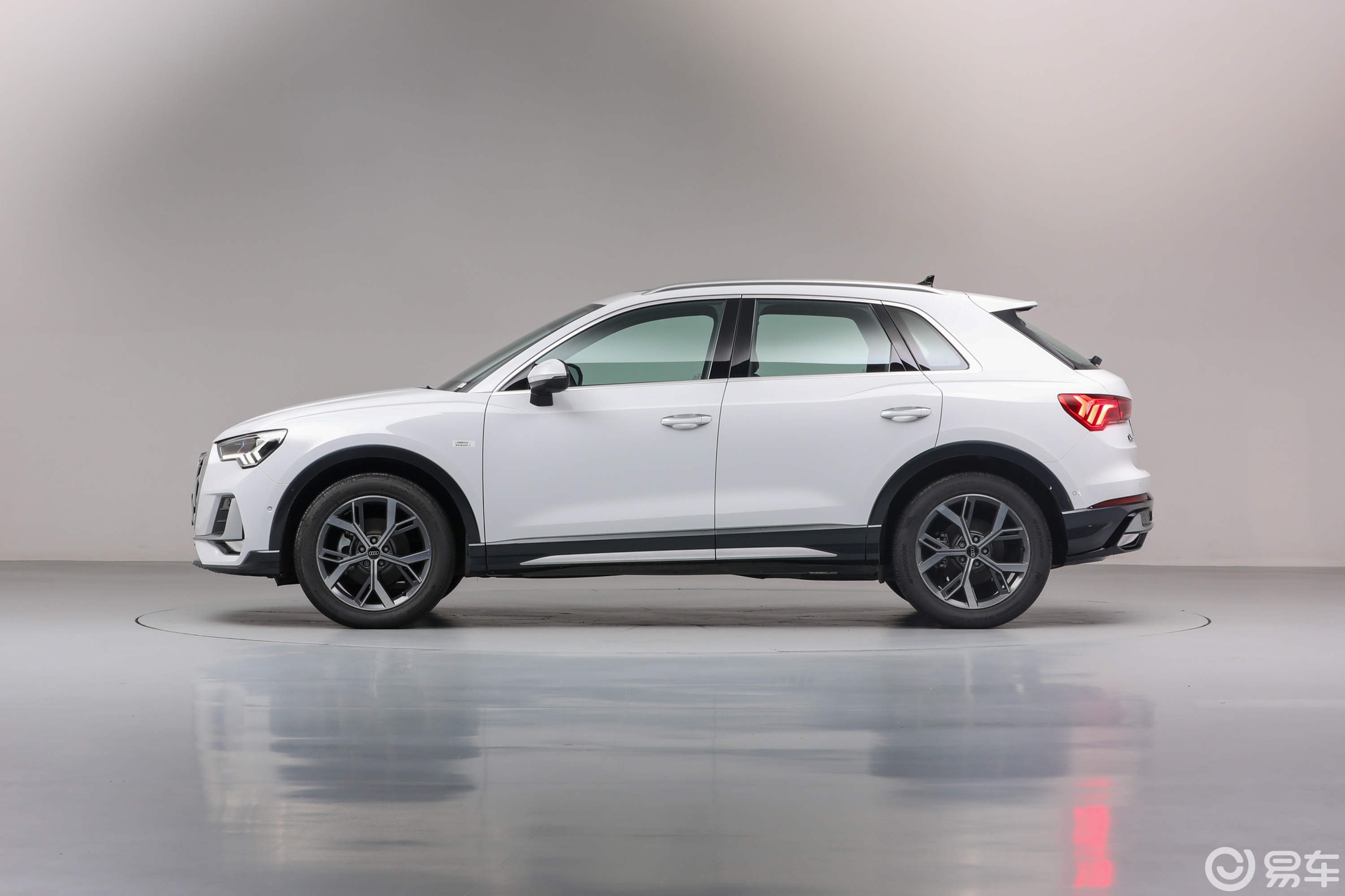 【奥迪Q335 TFSI 时尚致雅型正侧车头向左水平图片-汽车图片大全】-易车